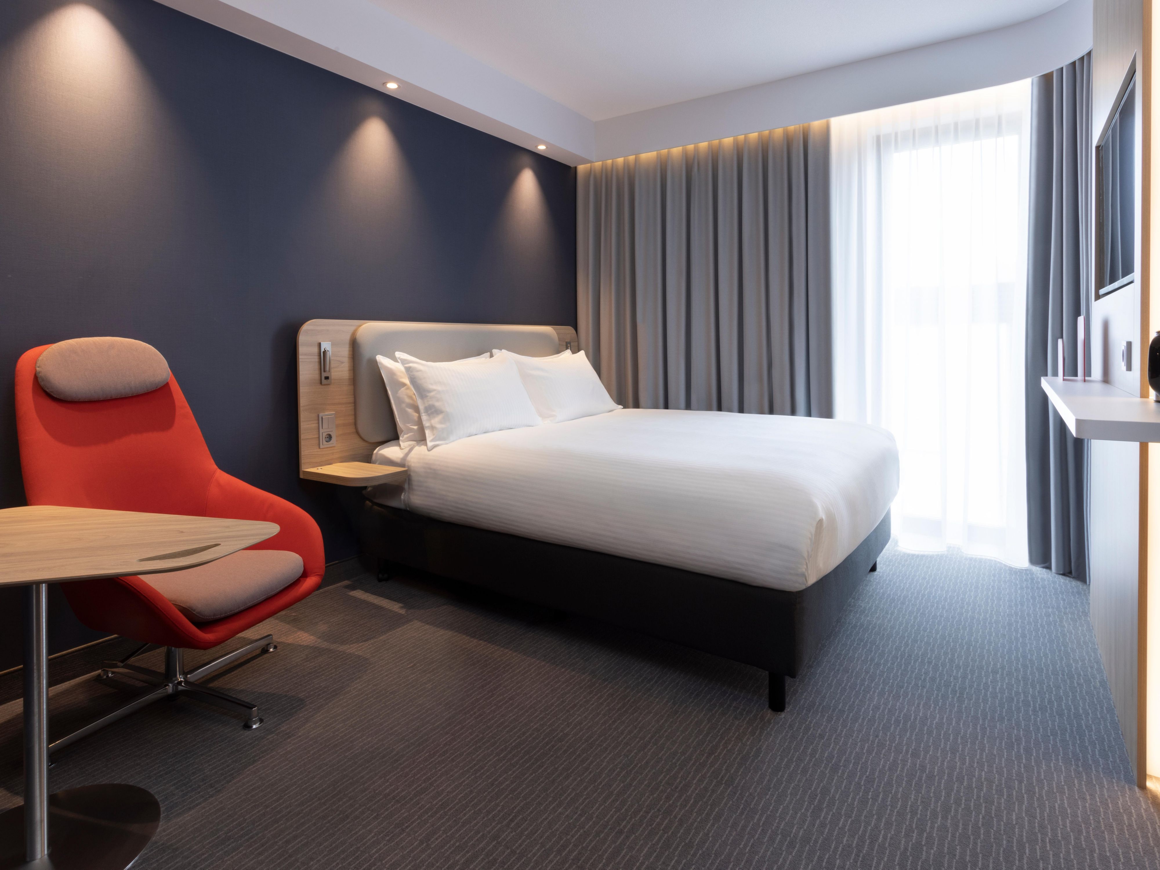 Stay at the New Holiday Inn Express & Suites Sion | Comfort & Convenience