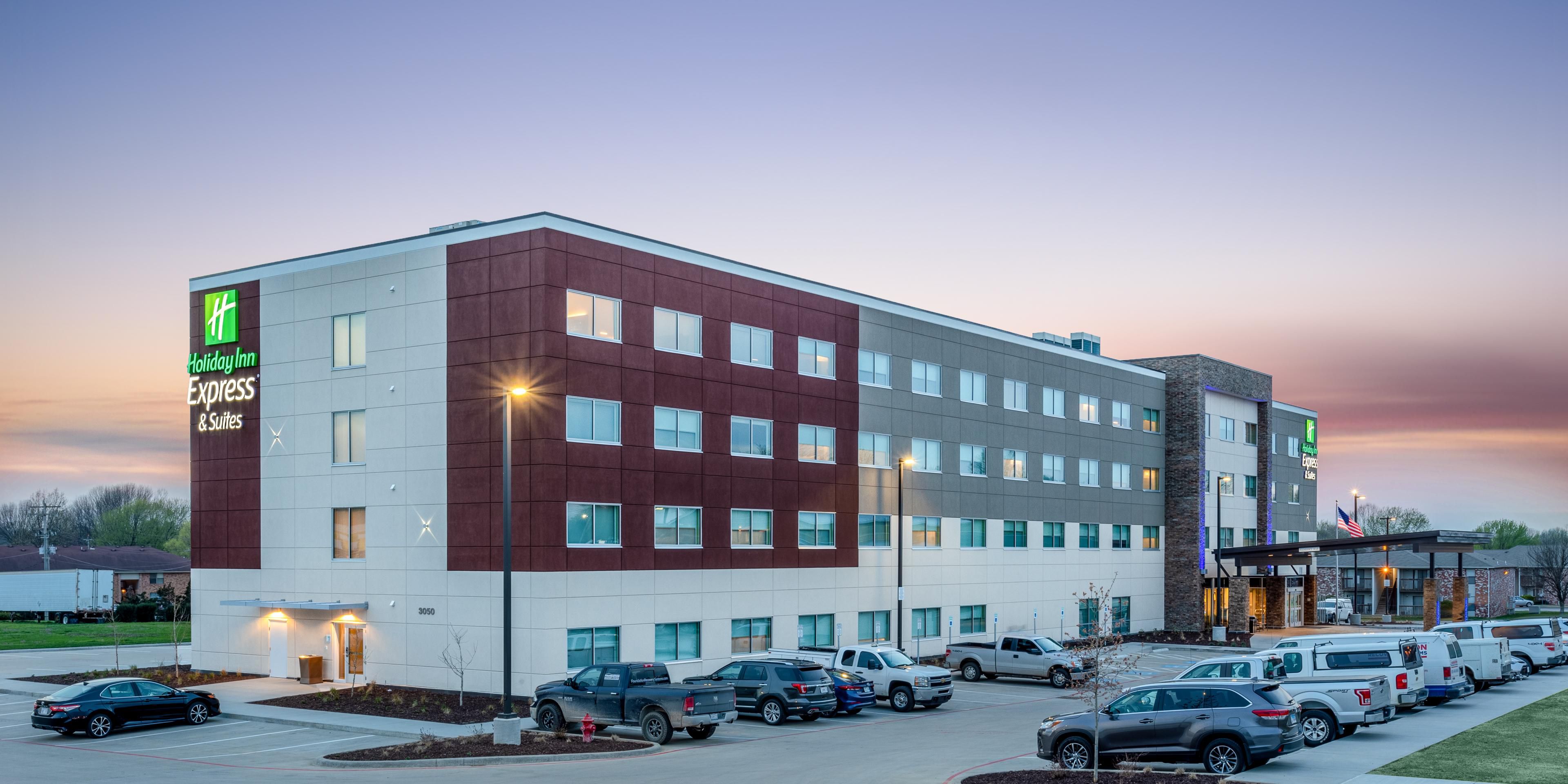 Hotels in Springfield, MO | Holiday Inn Express & Suites Springfield North