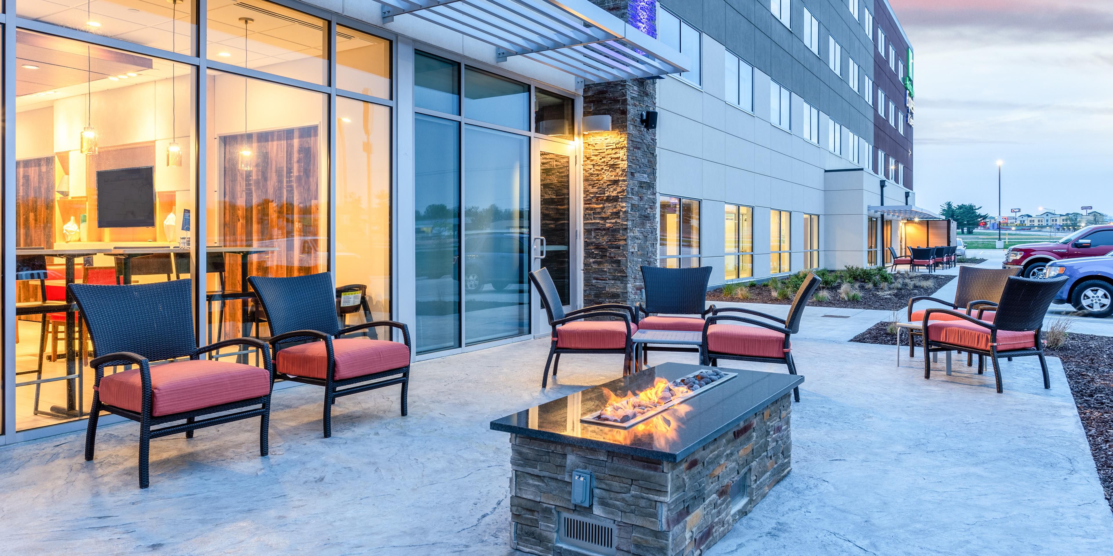 Hotels in Springfield, MO | Holiday Inn Express & Suites Springfield North