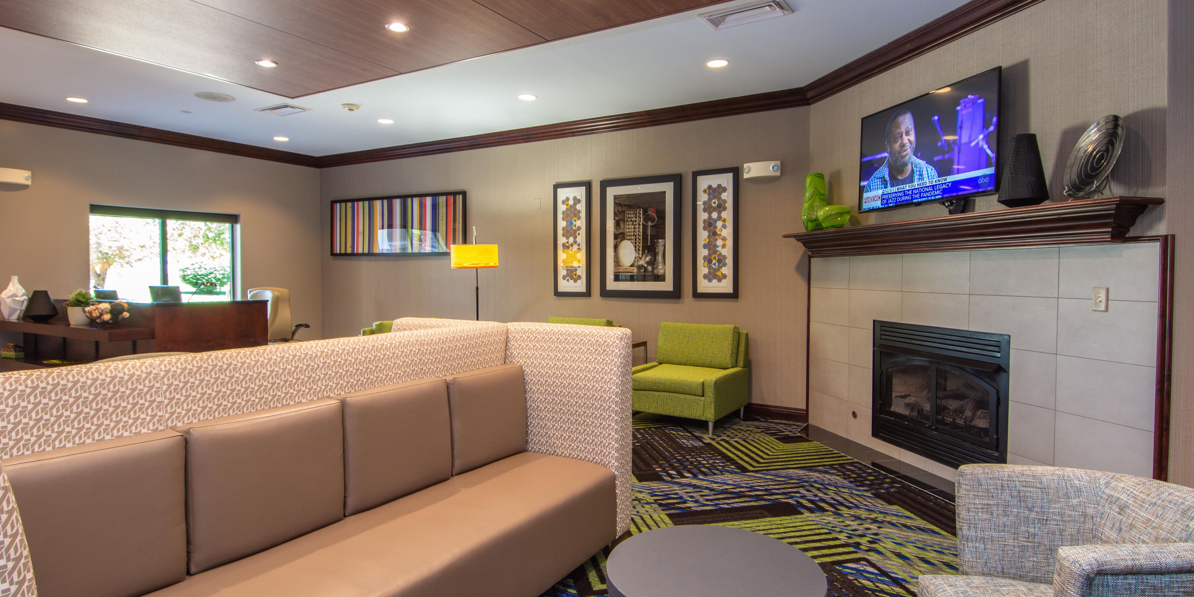 Hotel in Springfield, MO | Holiday Inn Express & Suites Springfield ...