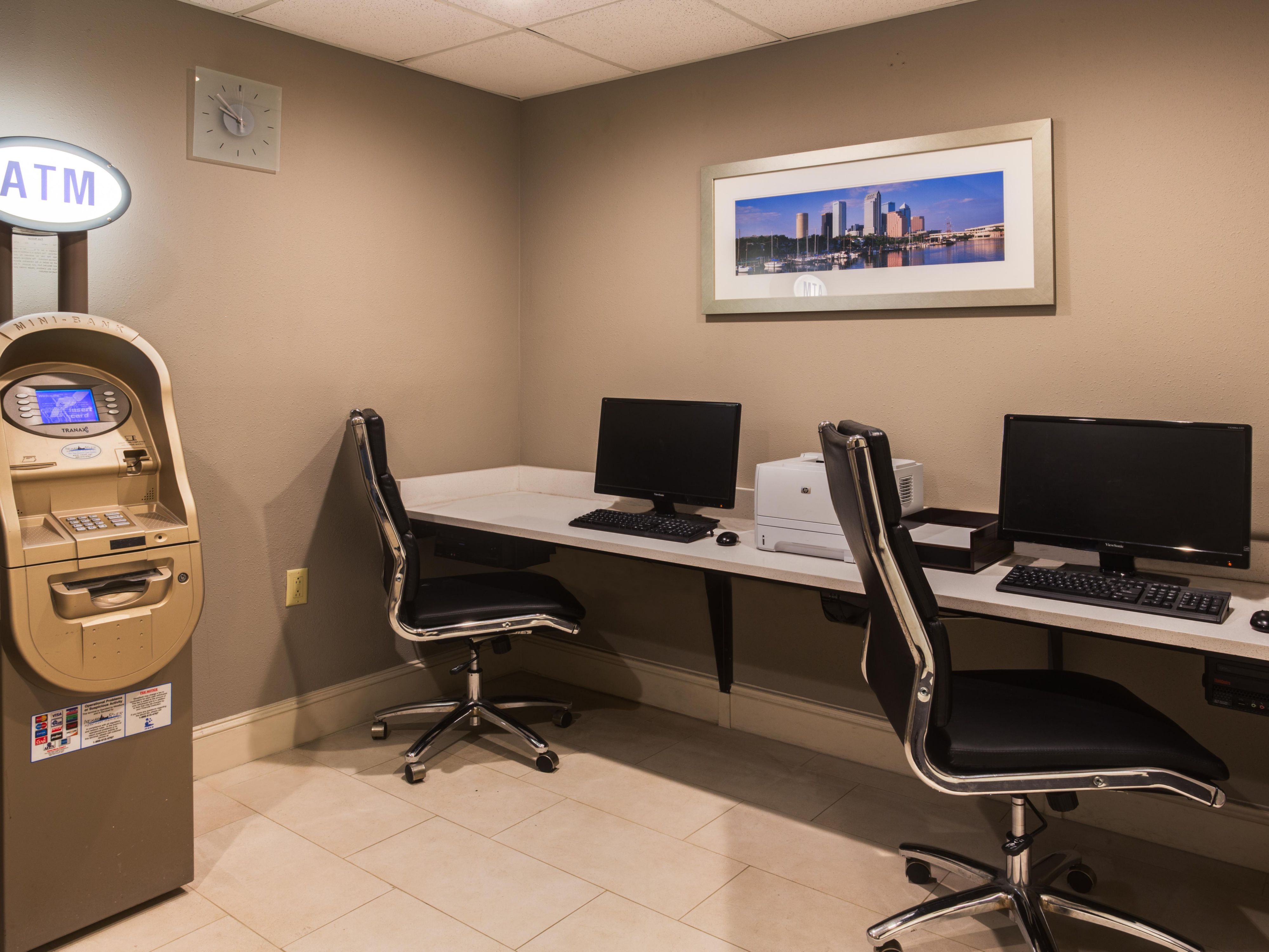 Pet-Friendly Hotel in Tampa | Holiday Inn Express & Suites Tampa-I-75 ...