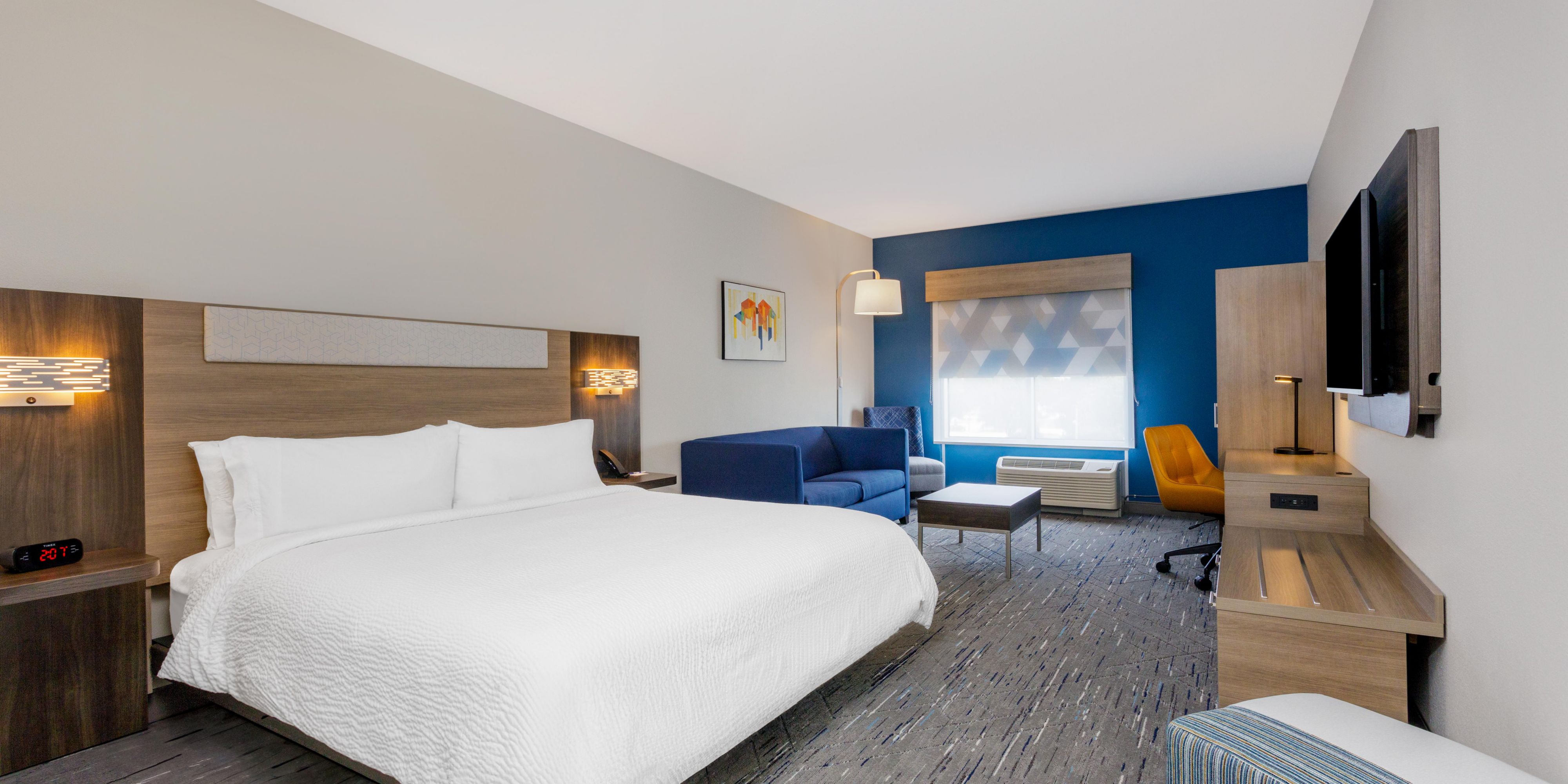 Holiday Inn Express & Suites Tampa - Stadium Area Guest Room & Suite ...