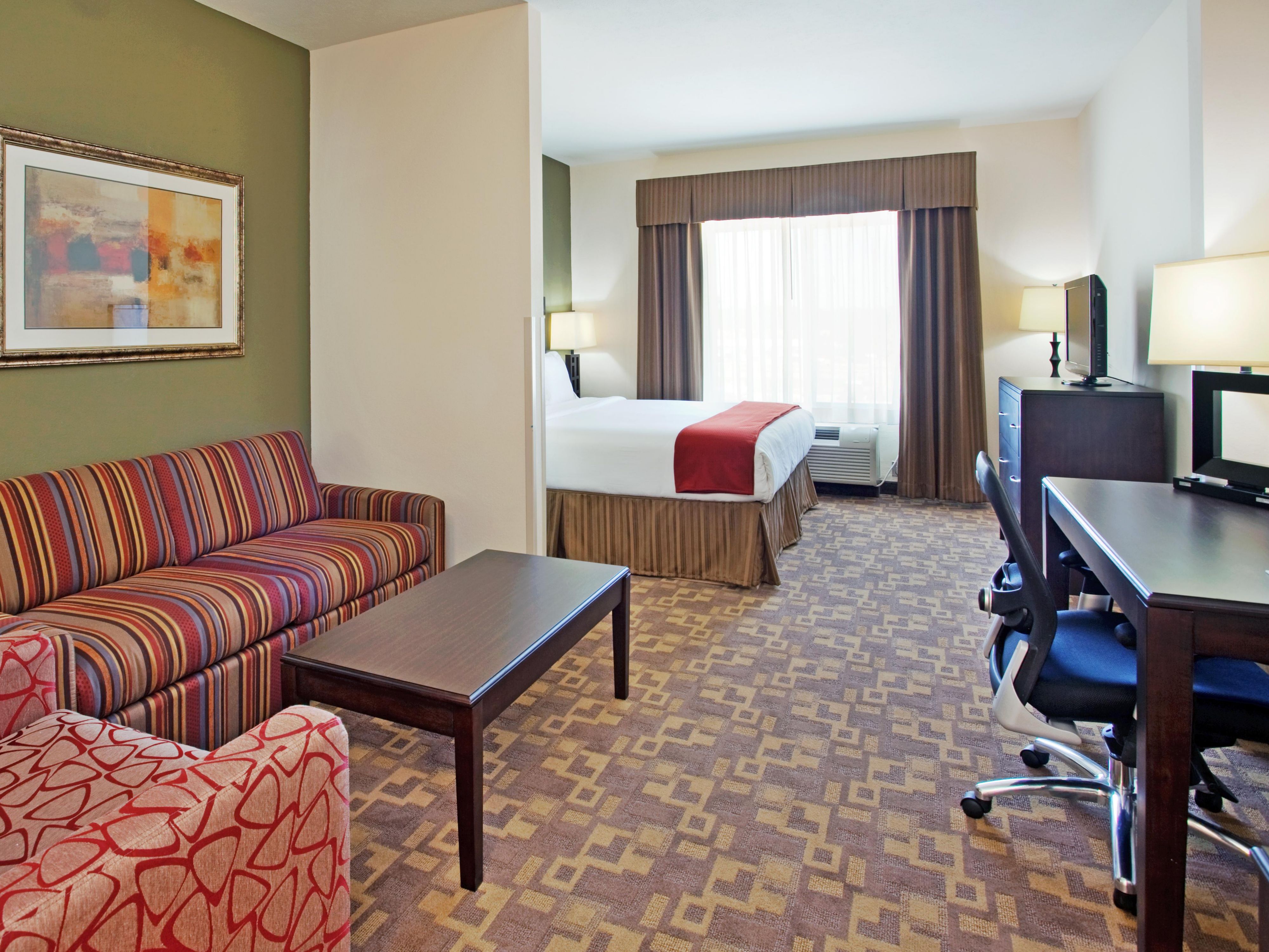 Topeka Hotel | Holiday Inn Express & Suites Topeka North