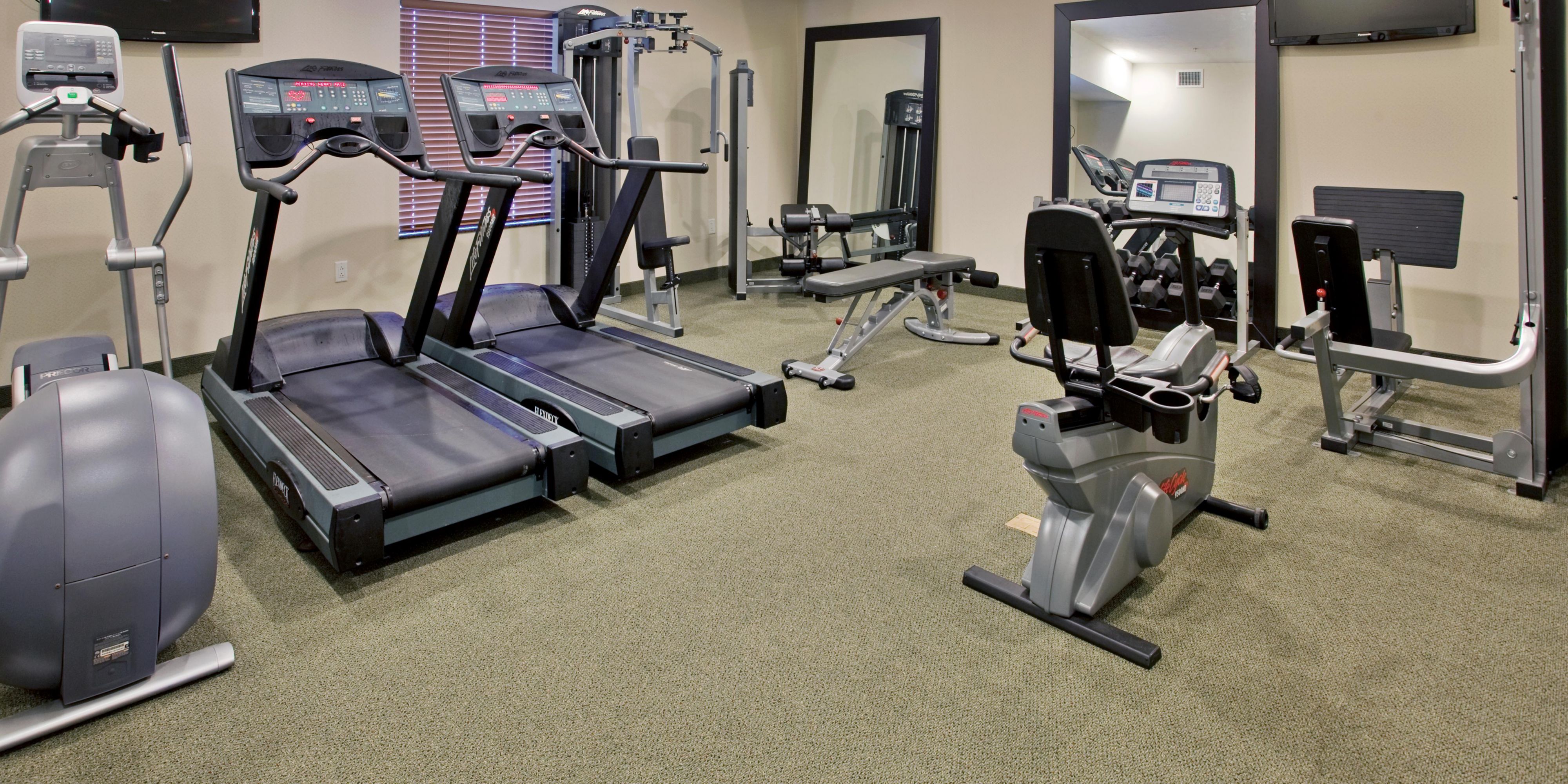 Topeka Hotels | Holiday Inn Express & Suites Topeka North