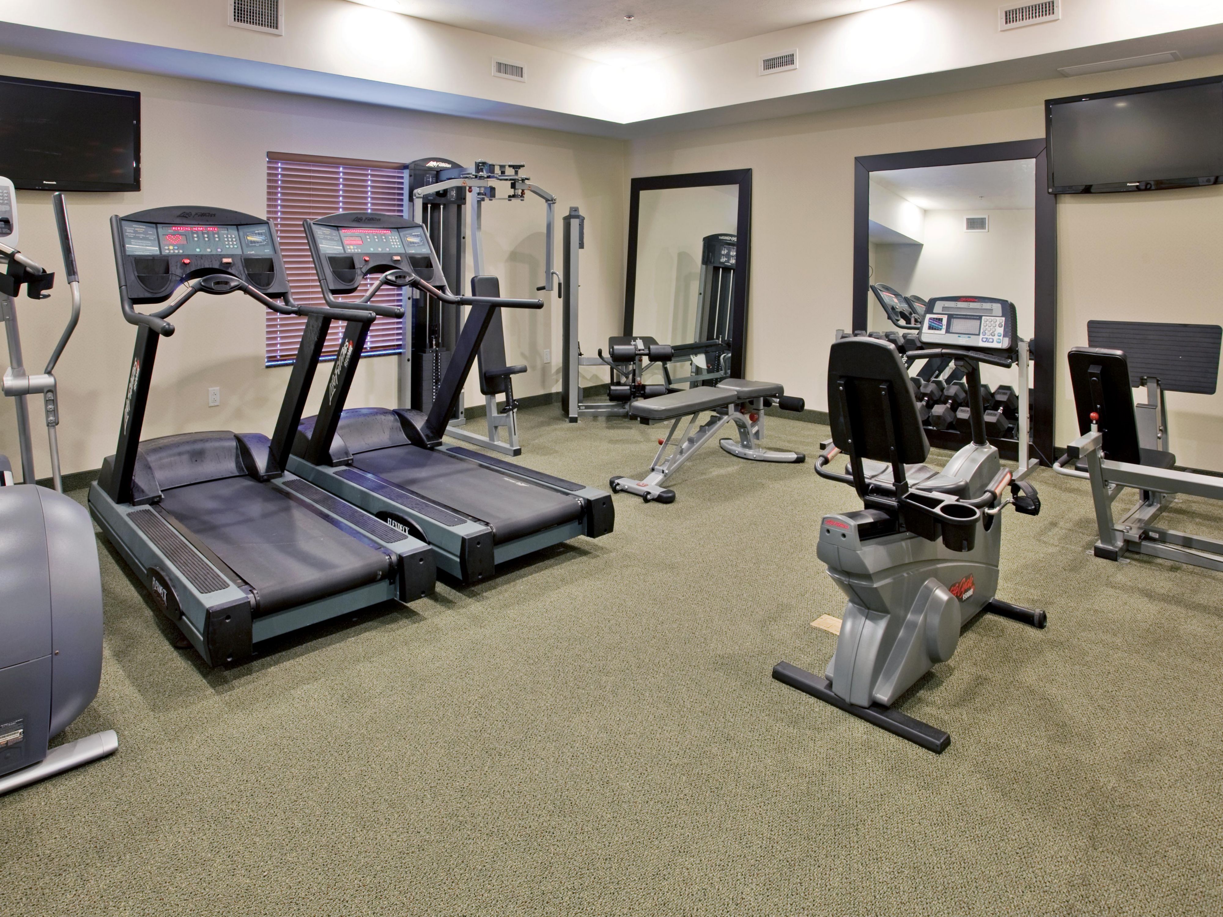 Topeka Hotel | Holiday Inn Express & Suites Topeka North