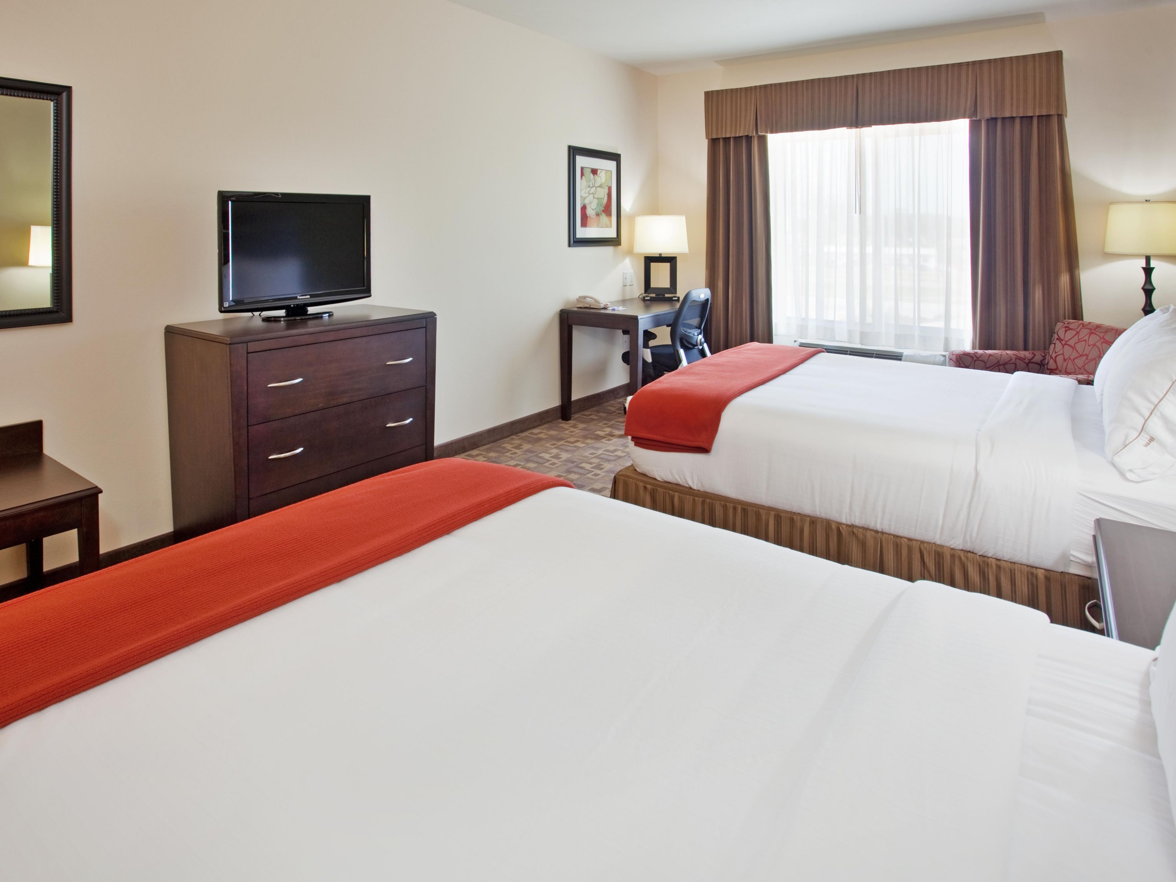 Topeka Hotels | Holiday Inn Express & Suites Topeka North