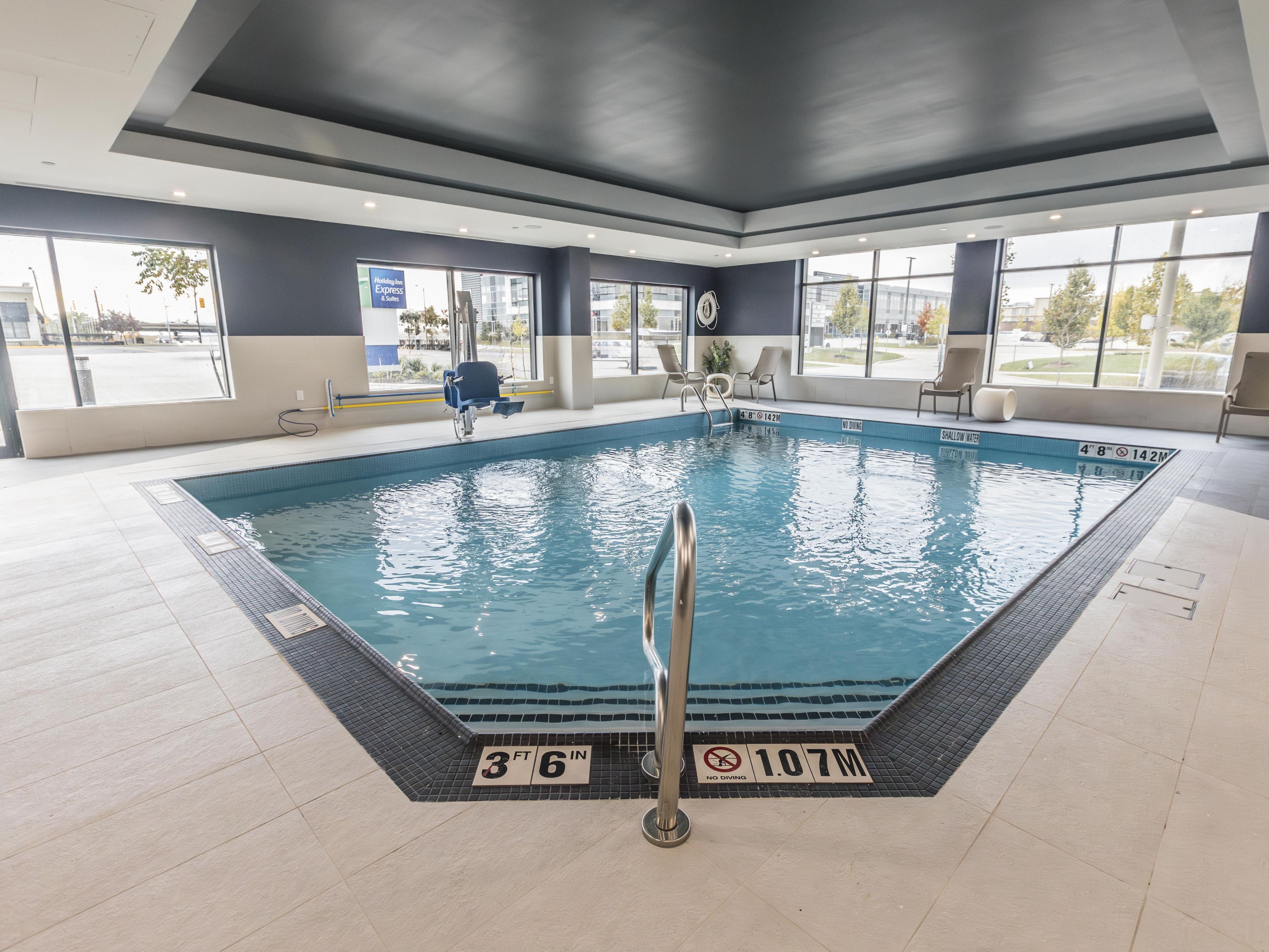 Toronto Airport Hotel | Holiday Inn Express & Suites Toronto Airport South