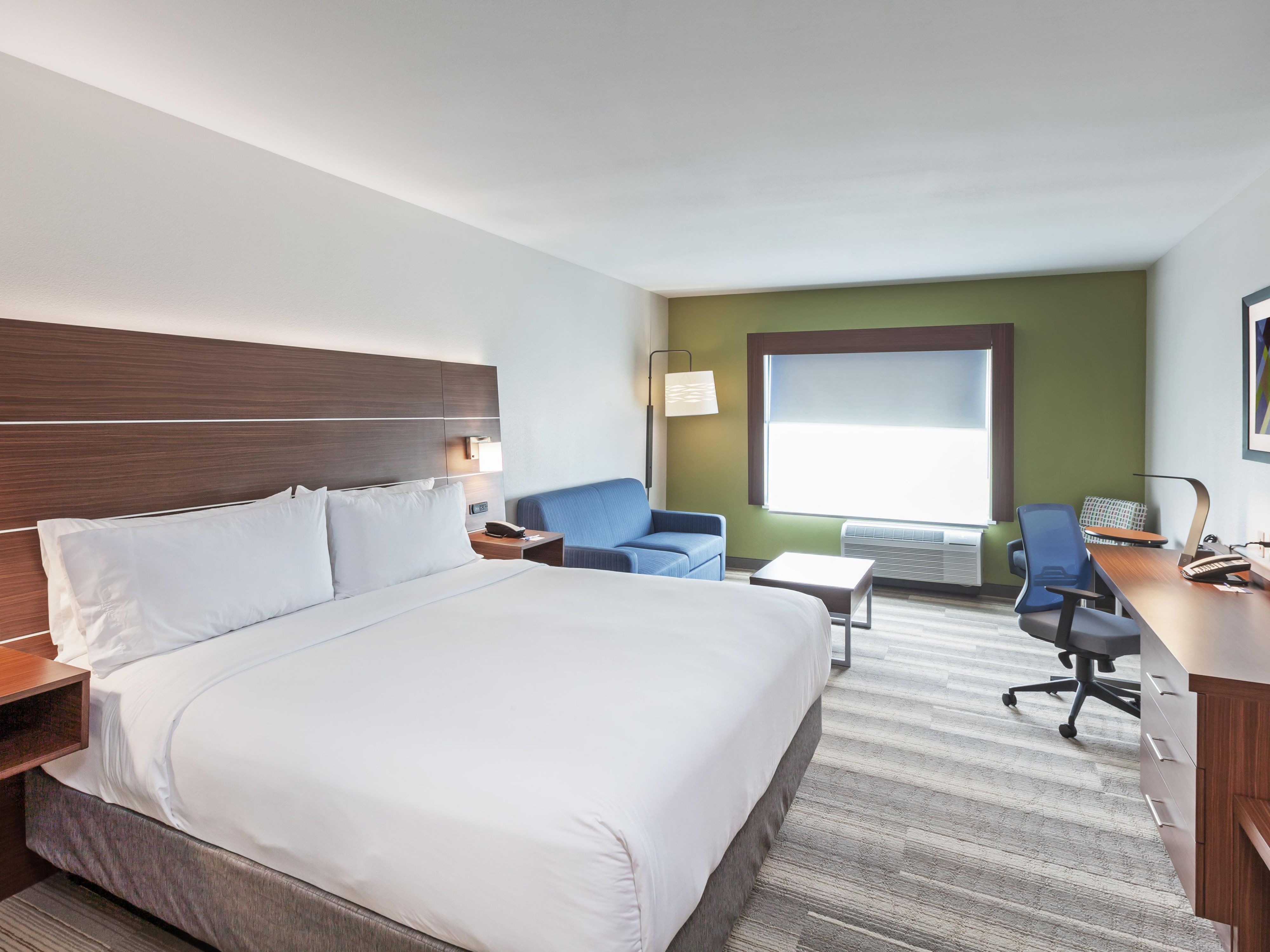 Holiday Inn Express & Suites Tulsa South - Woodland Hills Guest Room ...