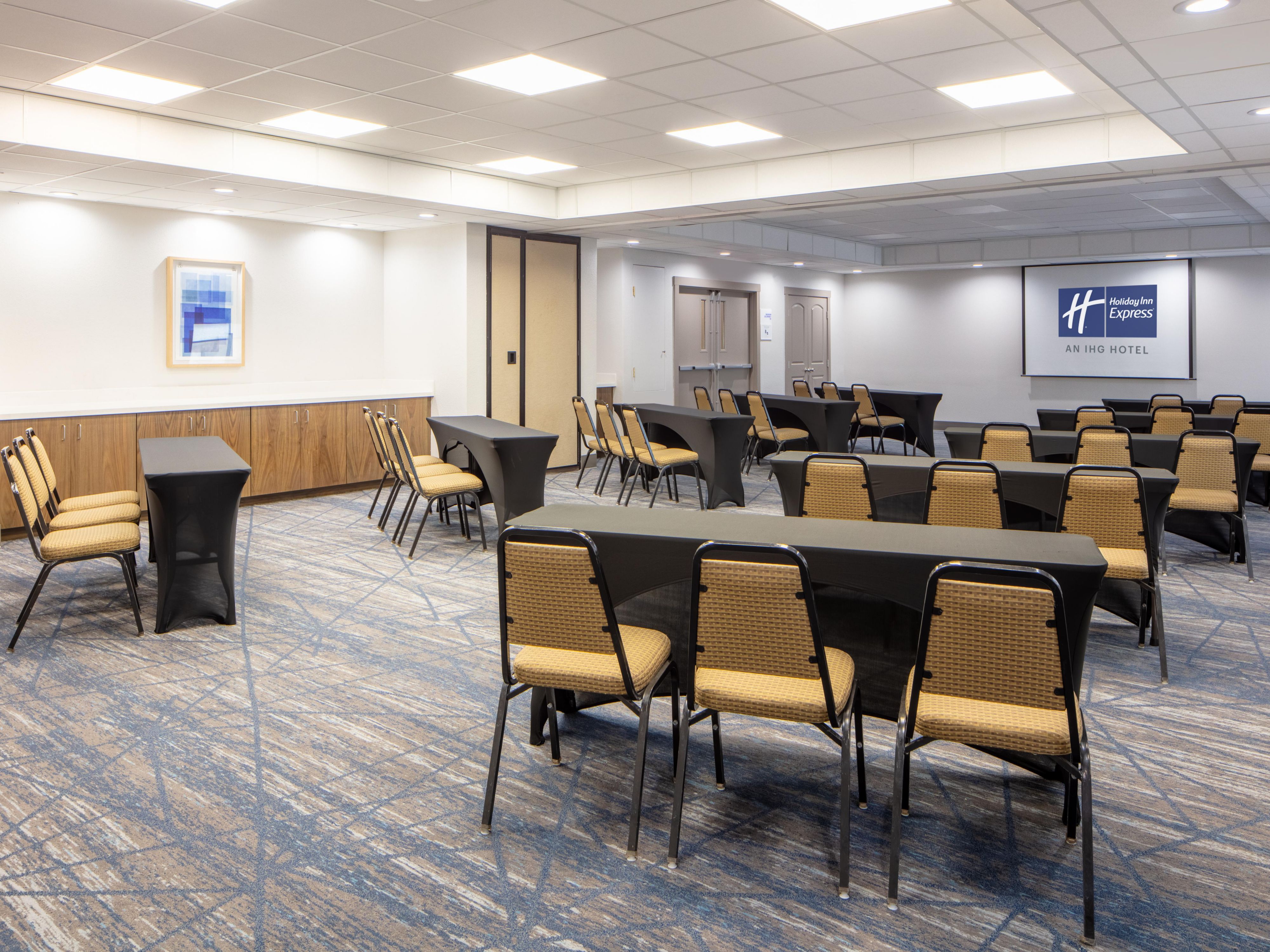Boutique Hotel in Turlock | Holiday Inn Express & Suites Turlock-Hwy 99