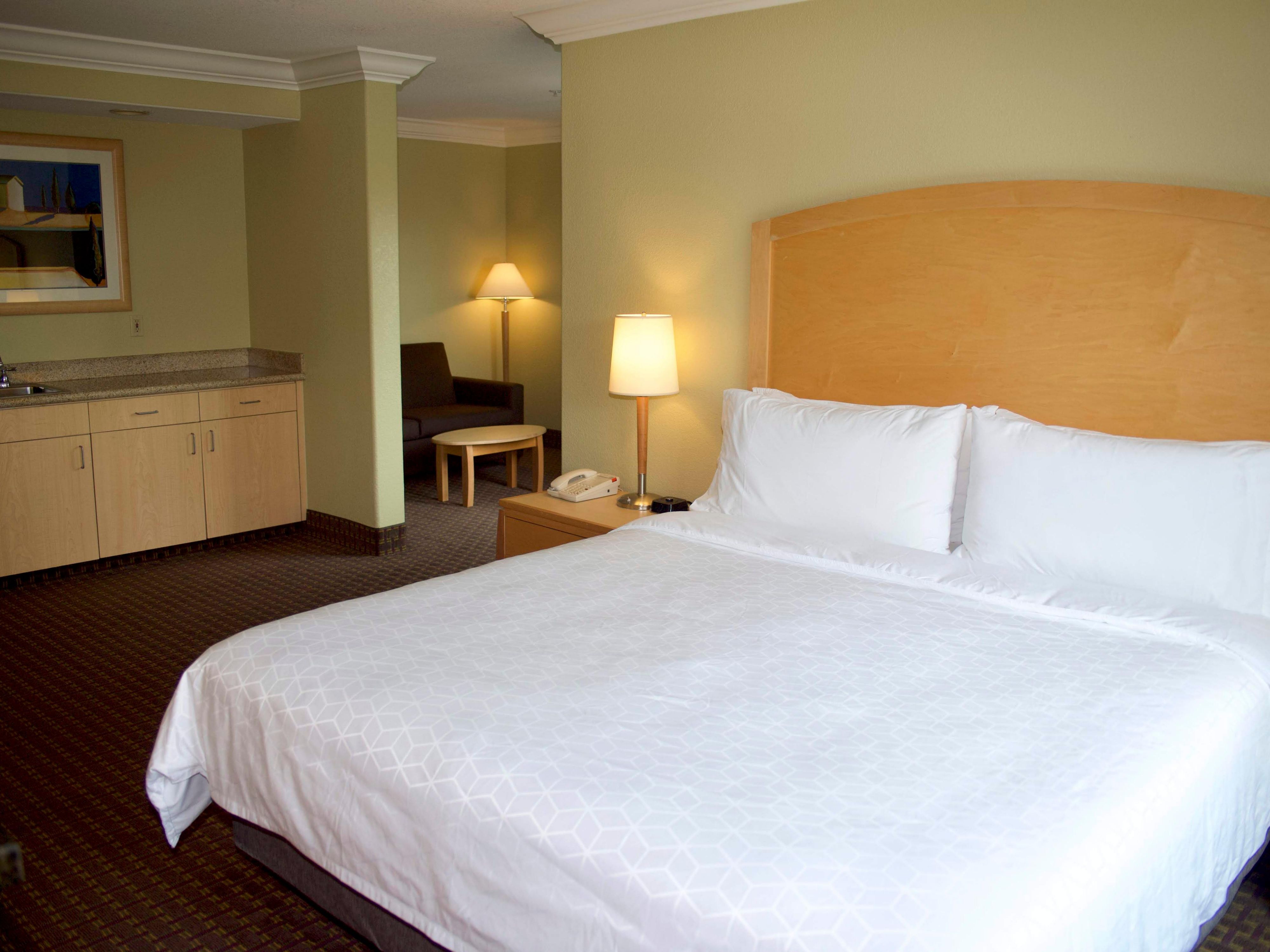 Hotel near Travis Air Force Base | Holiday Inn Express & Suites Vacaville
