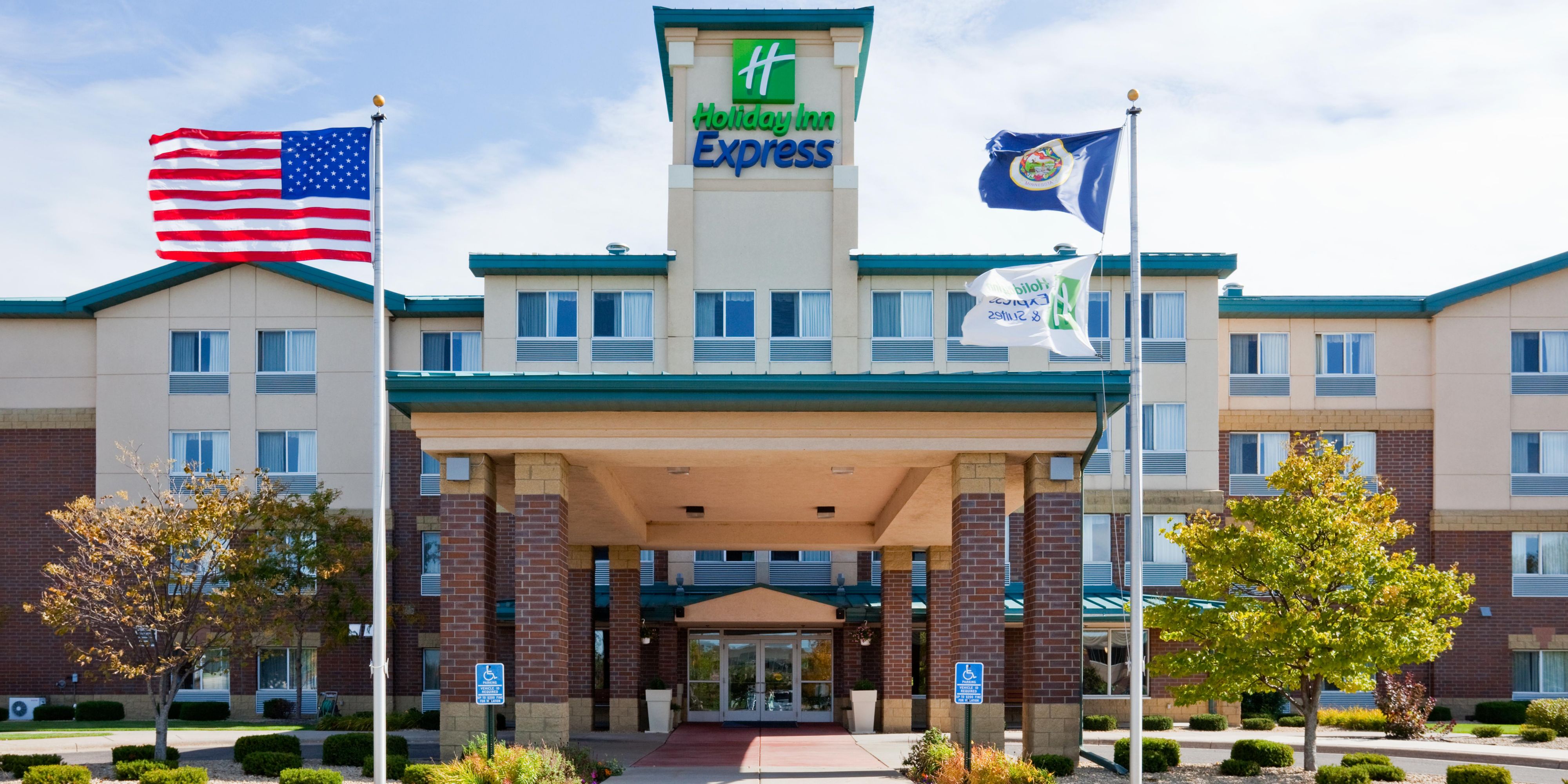 Hotel By University Of Minnesota | Holiday Inn Express & Suites St ...