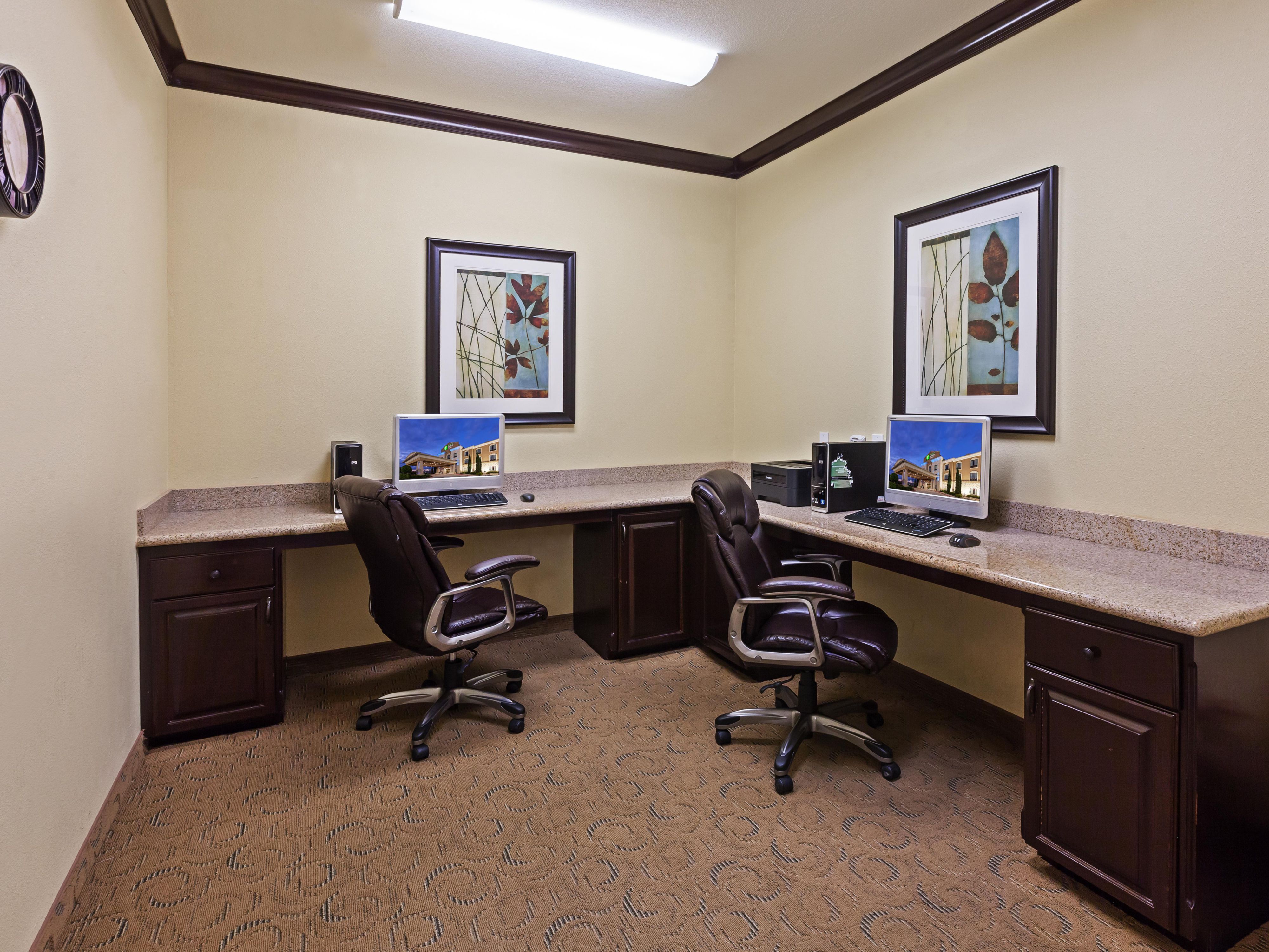 Affordable Hotel in Victoria, TX | Holiday Inn Express & Suites Victoria