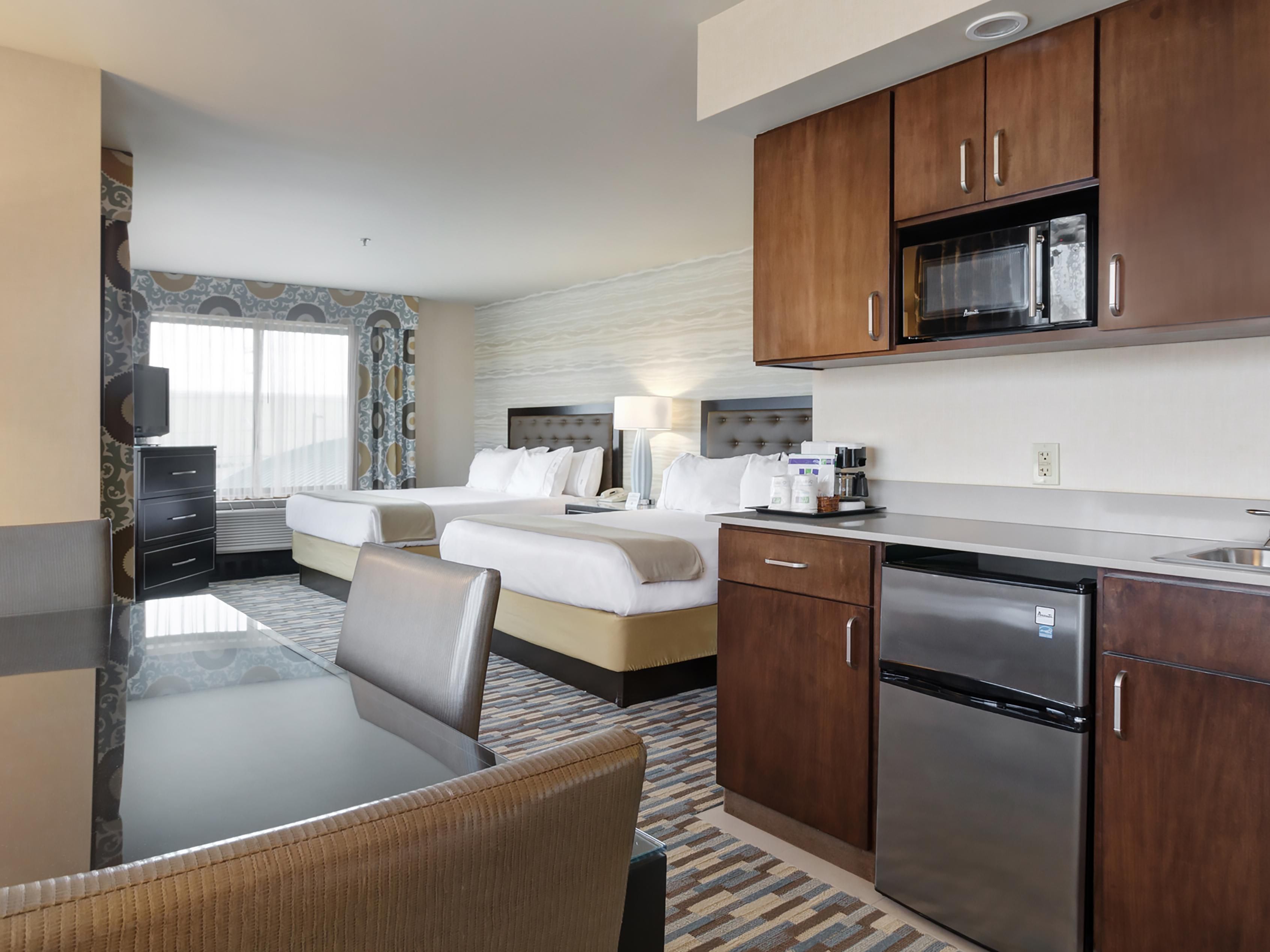 Holiday Inn Express & Suites Warwick-Providence (Airport) Guest Room ...