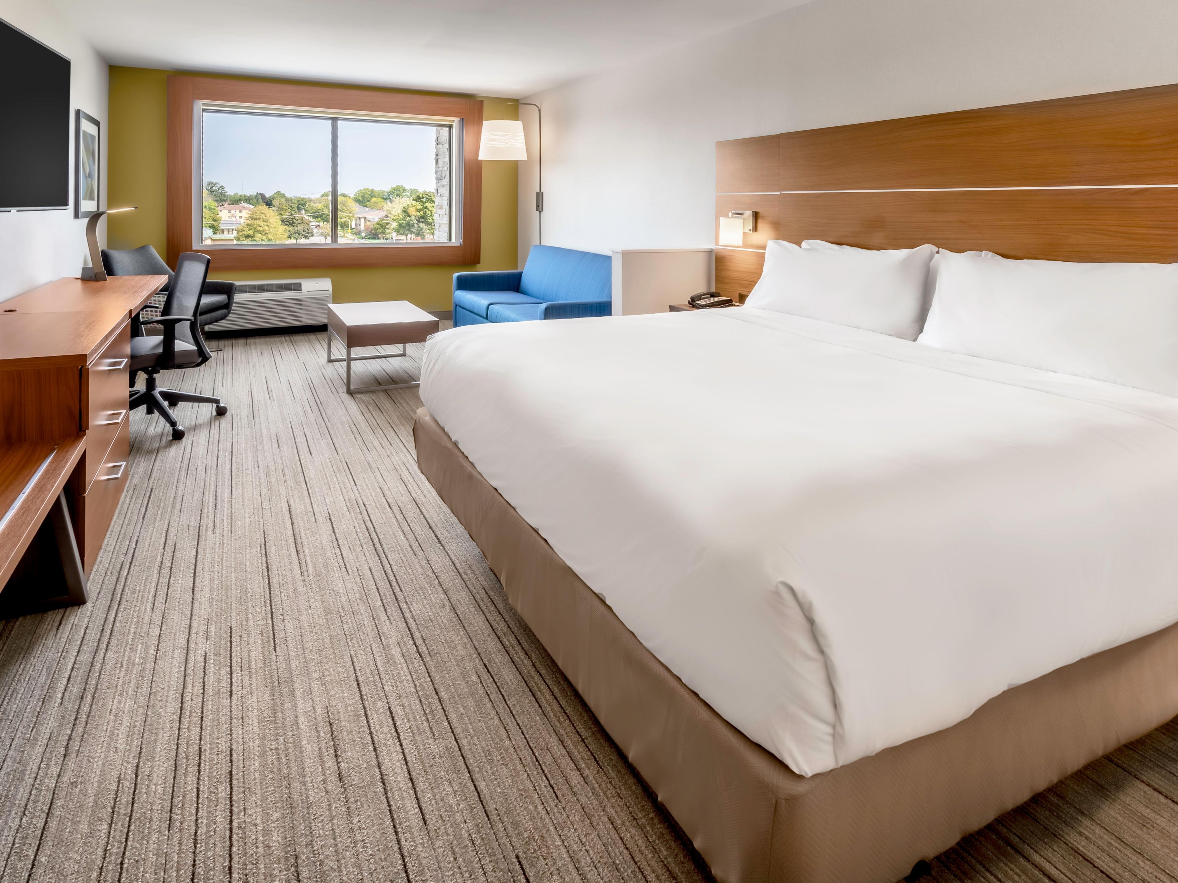 Holiday Inn Express & Suites Milwaukee – West Allis Guest Room & Suite ...