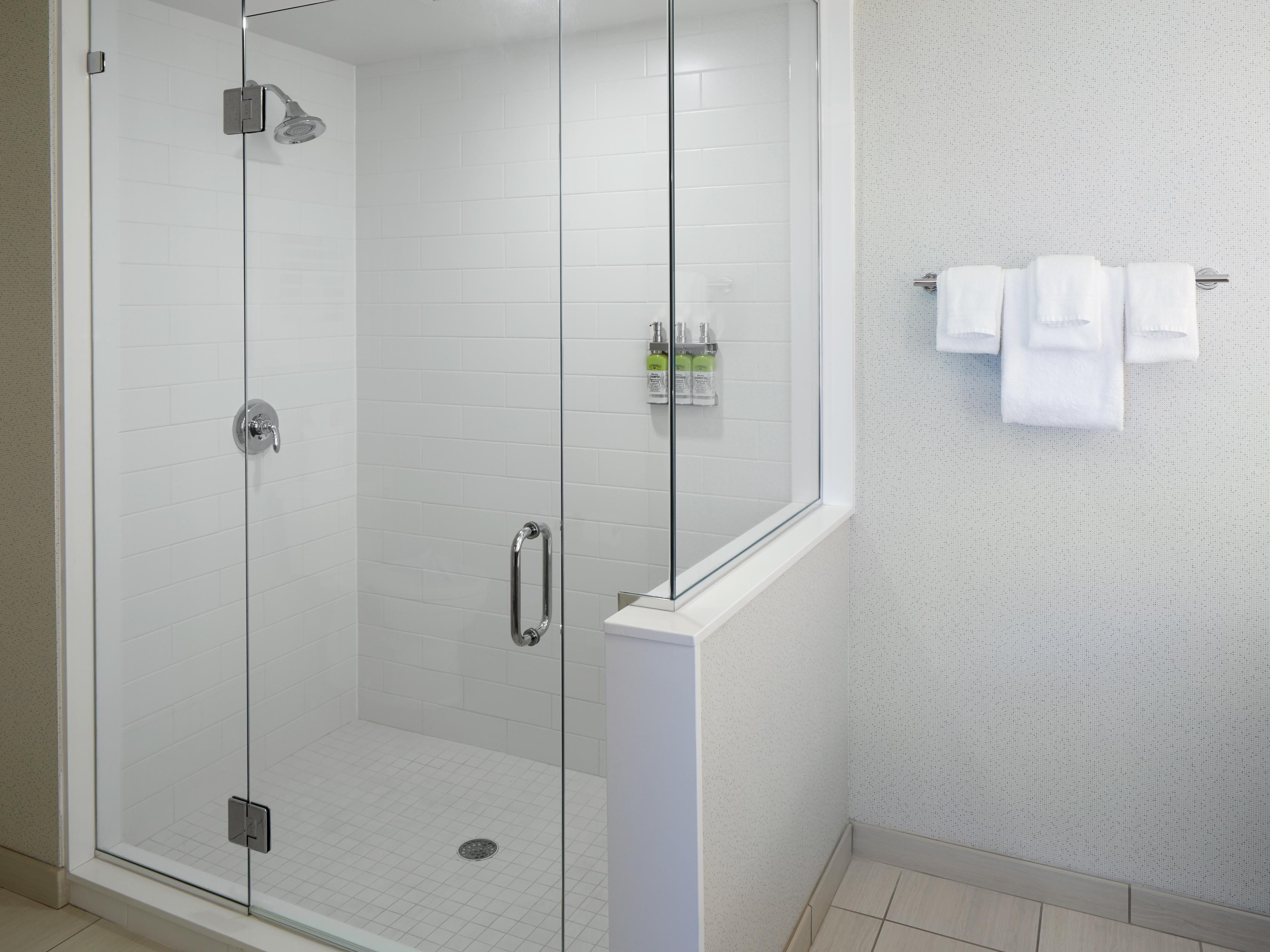 Holiday Inn Express & Suites Cincinnati North - Liberty Way Guest Room ...