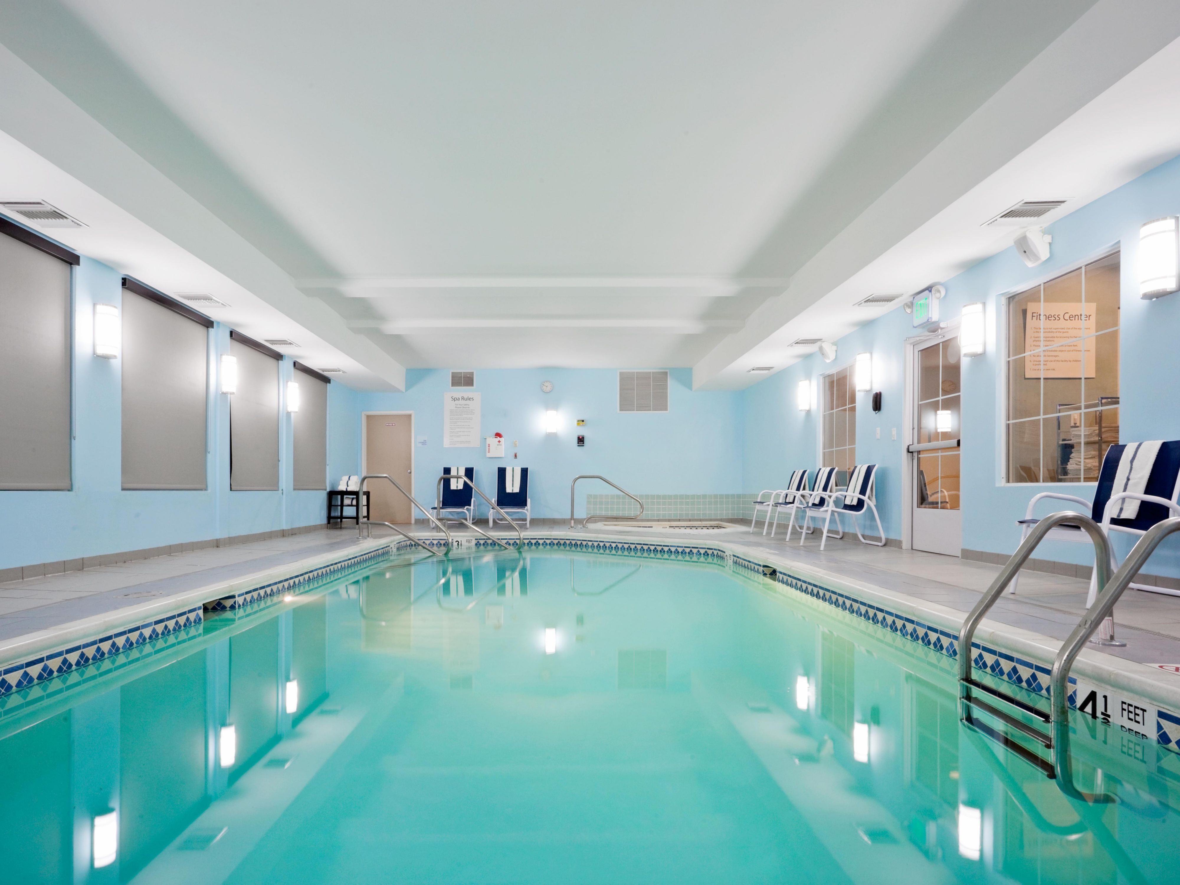 Affordable Hotel in New York with Pools | Holiday Inn Express & Suites ...