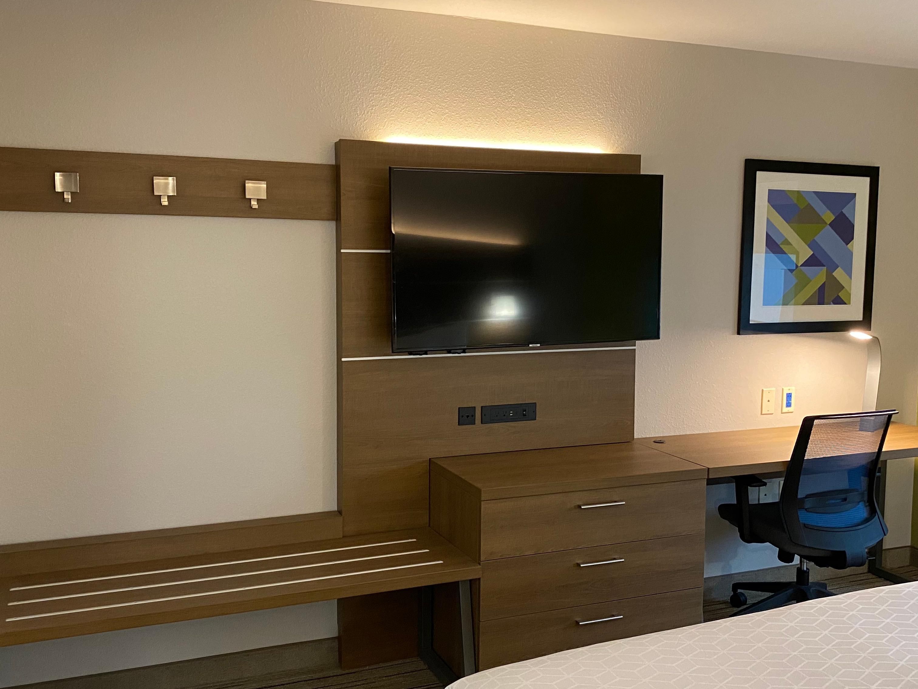 Holiday Inn Express & Suites Weston Guest Room & Suite Options