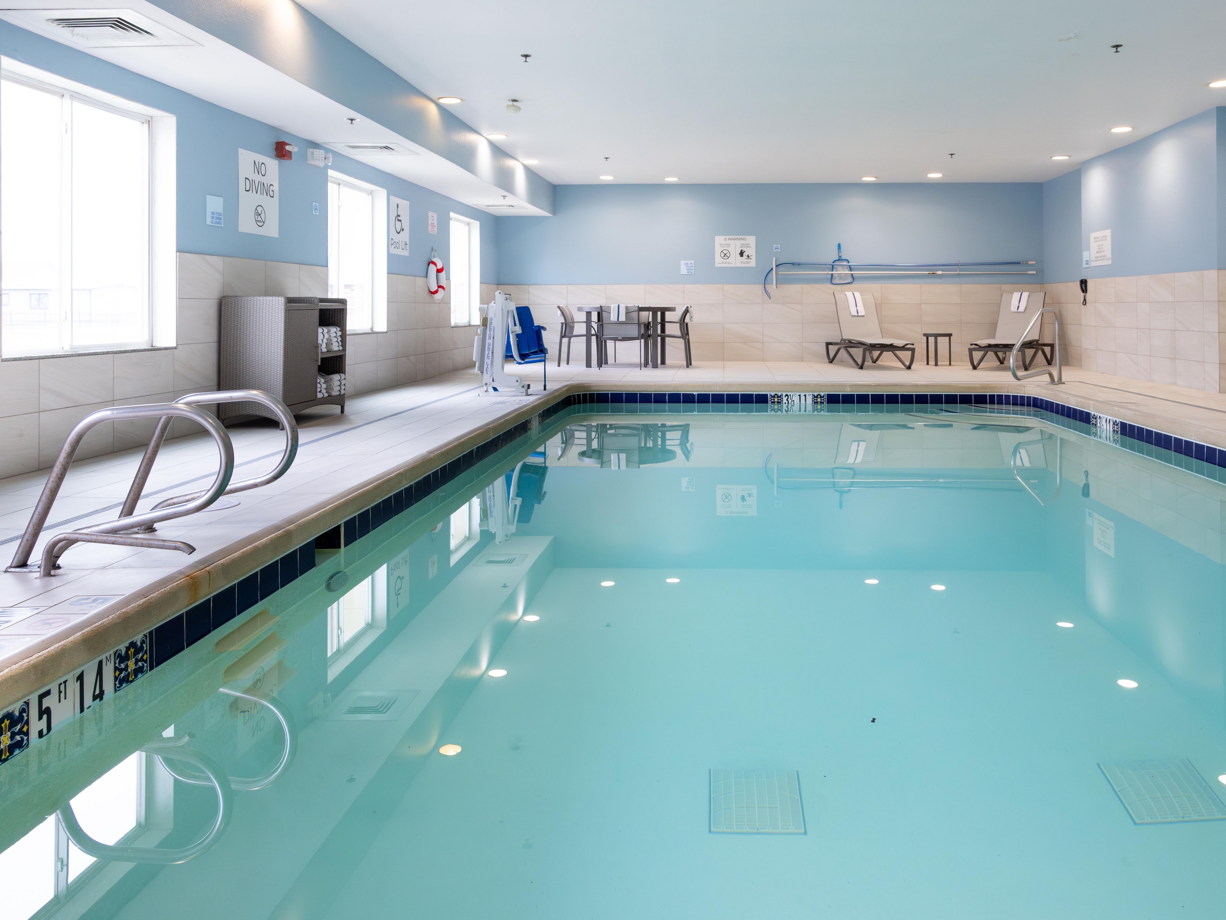 Wichita Airport Hotel | Holiday Inn Express & Suites Near ICT and ...