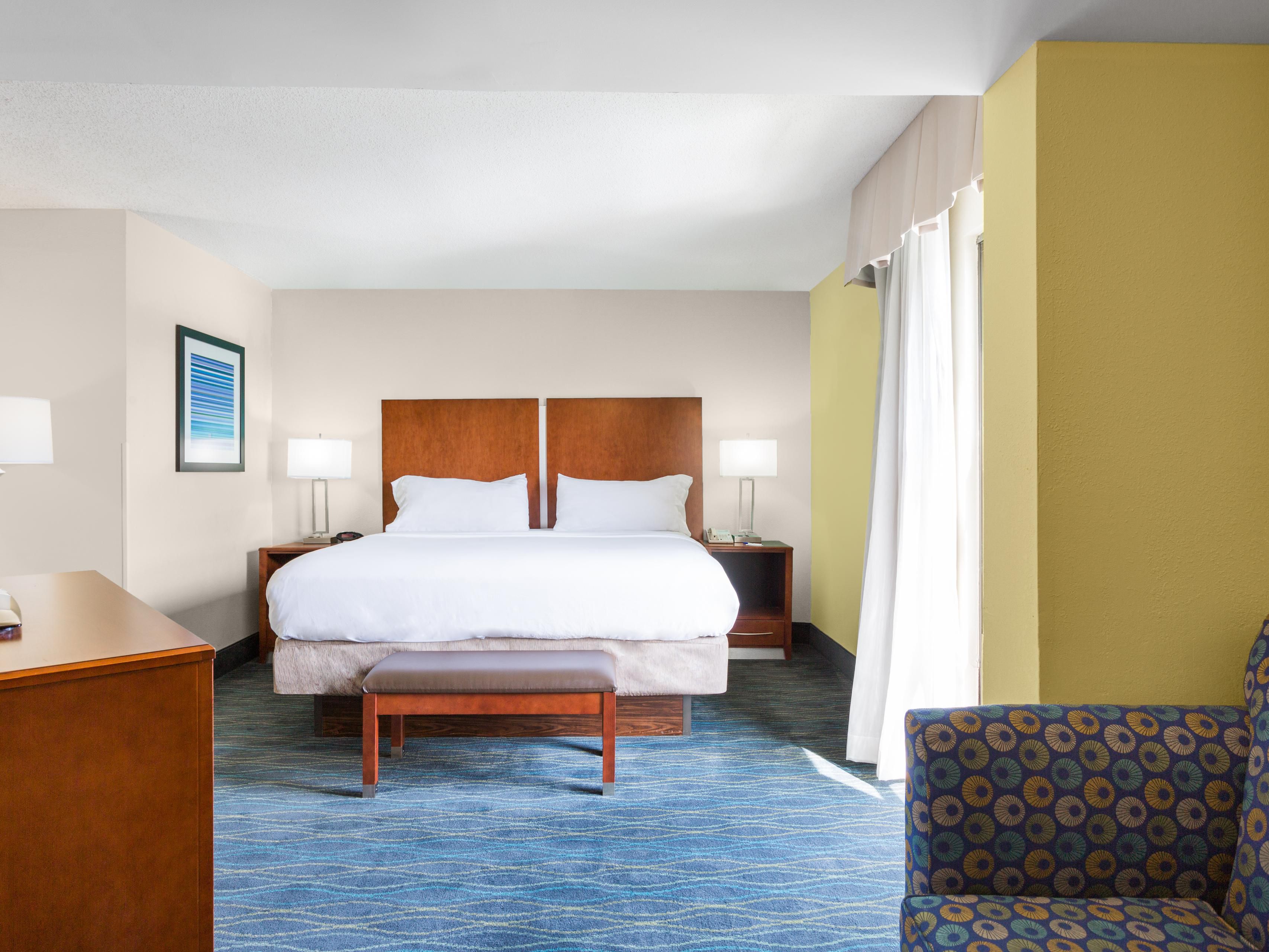 Wilmington Hotel | Holiday Inn Express & Suites Wilmington-University Ctr