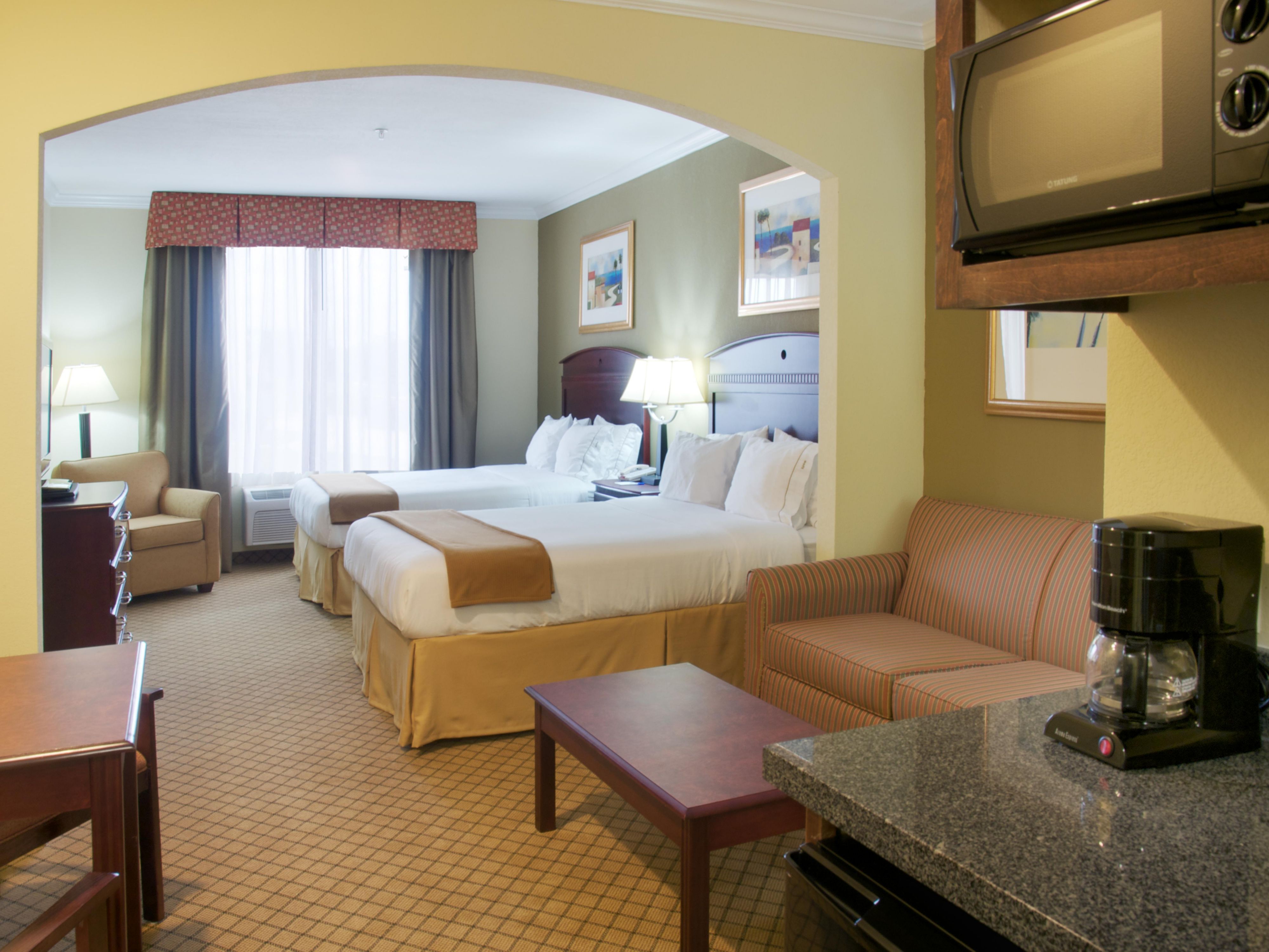 Holiday Inn Express & Suites Winnie Guest Room & Suite Options