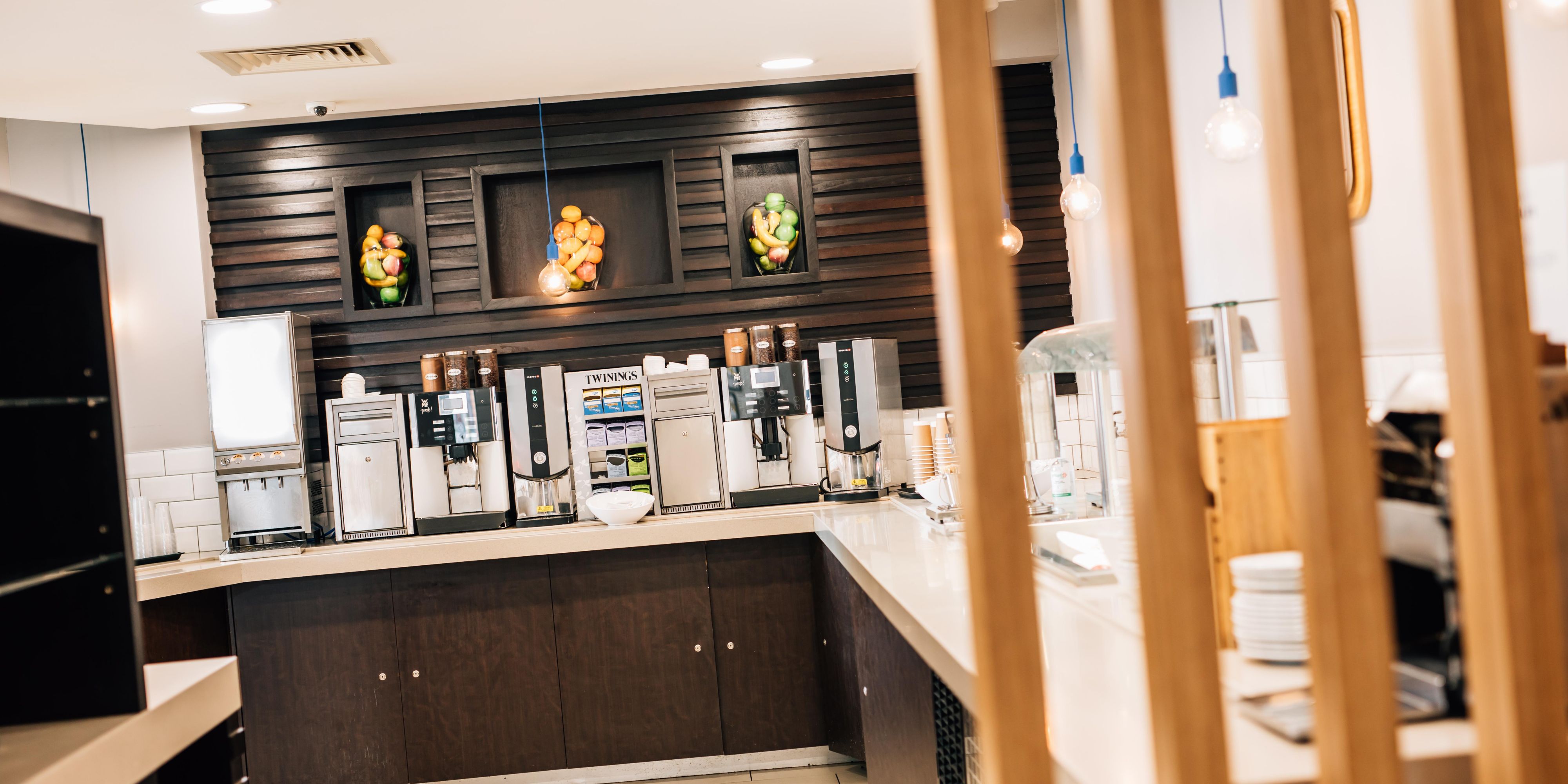 Рестораны рядом с отелем Holiday Inn Express Belfast City