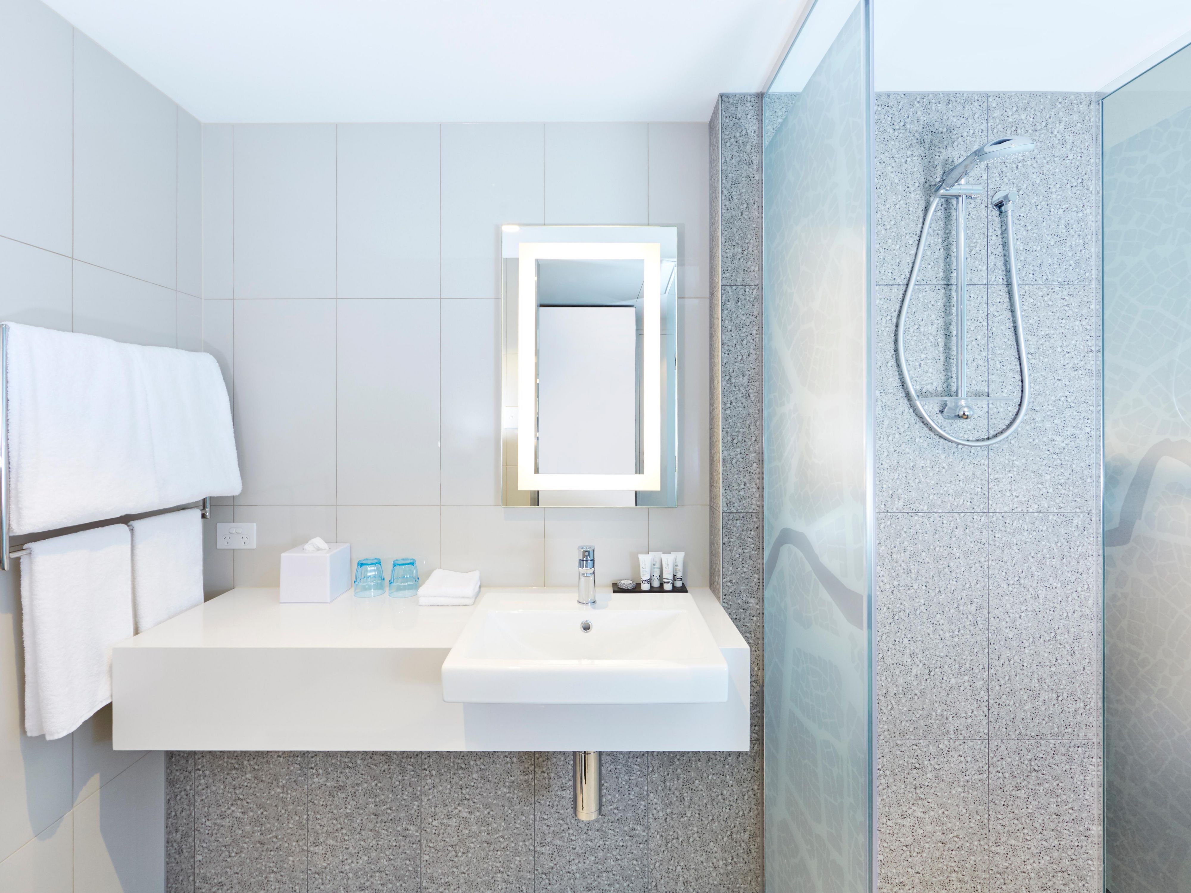 Holiday Inn Express Brisbane Central Guest Rooms