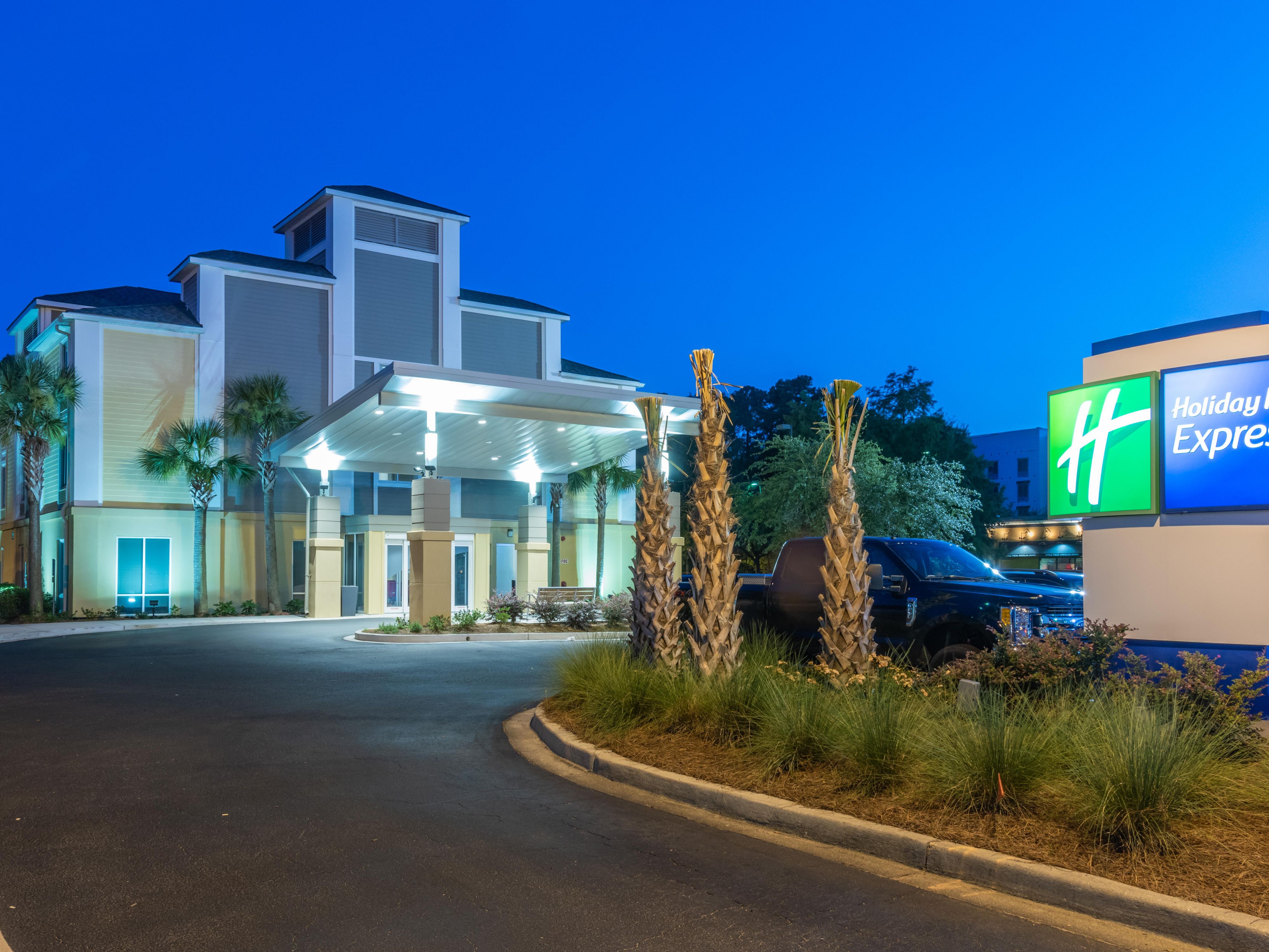 Hotels in West Ashley, SC | Holiday Inn Express Charleston US Hwy 17 ...