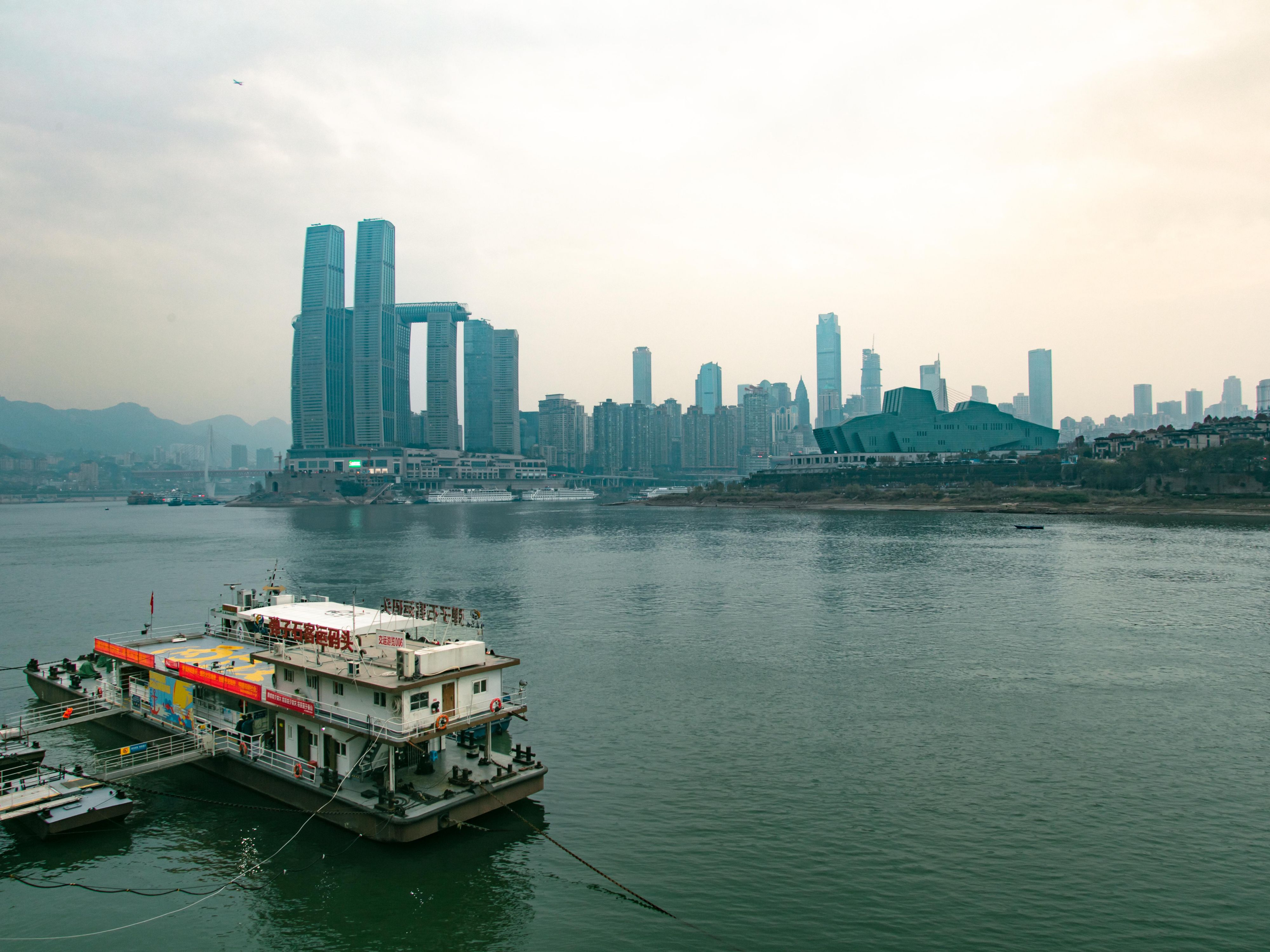 、Chongqing | Holiday Inn Express Chongqing Nanbin Road のホテル