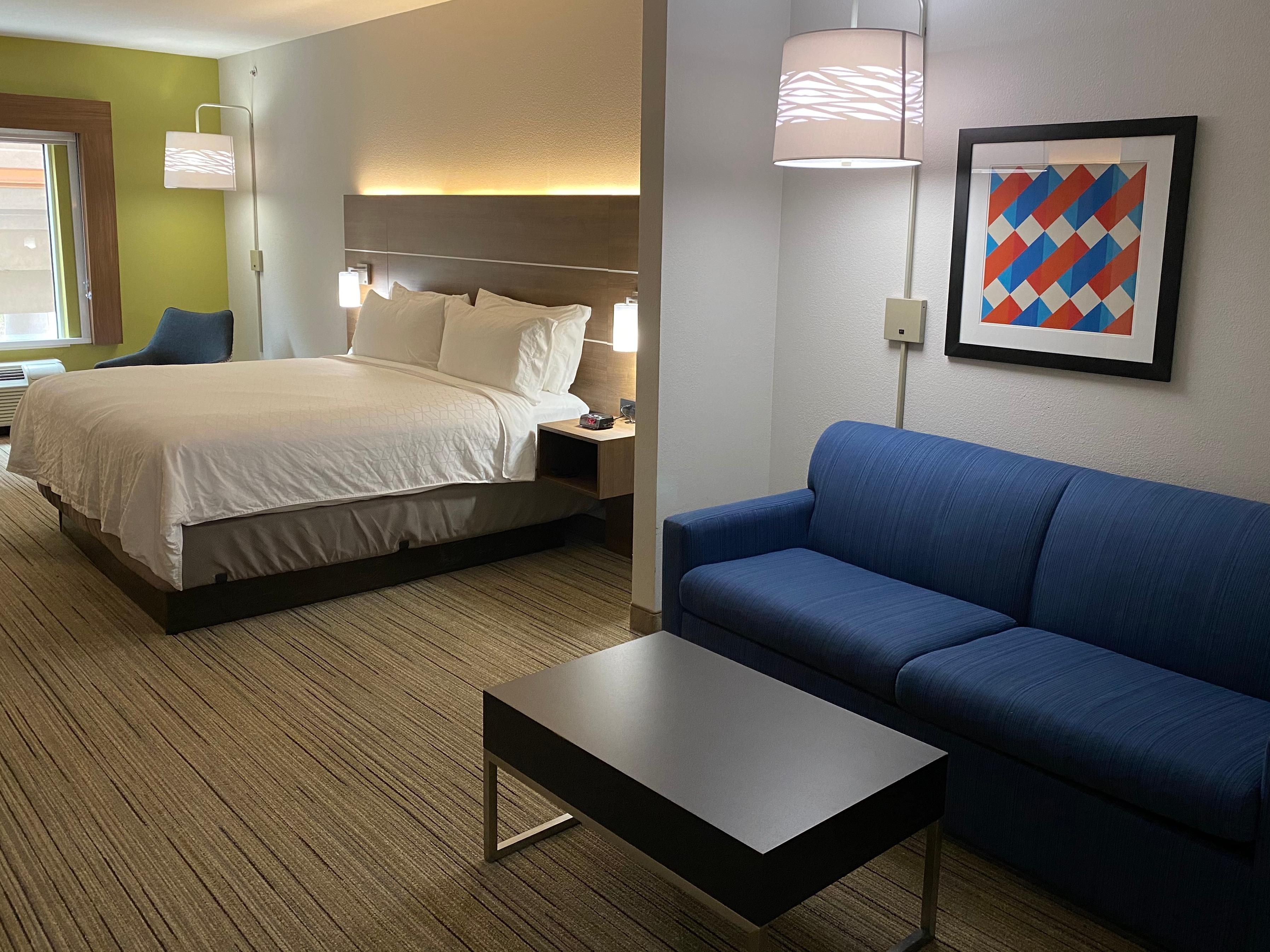 Holiday Inn Express Columbia Guest Room & Suite Options