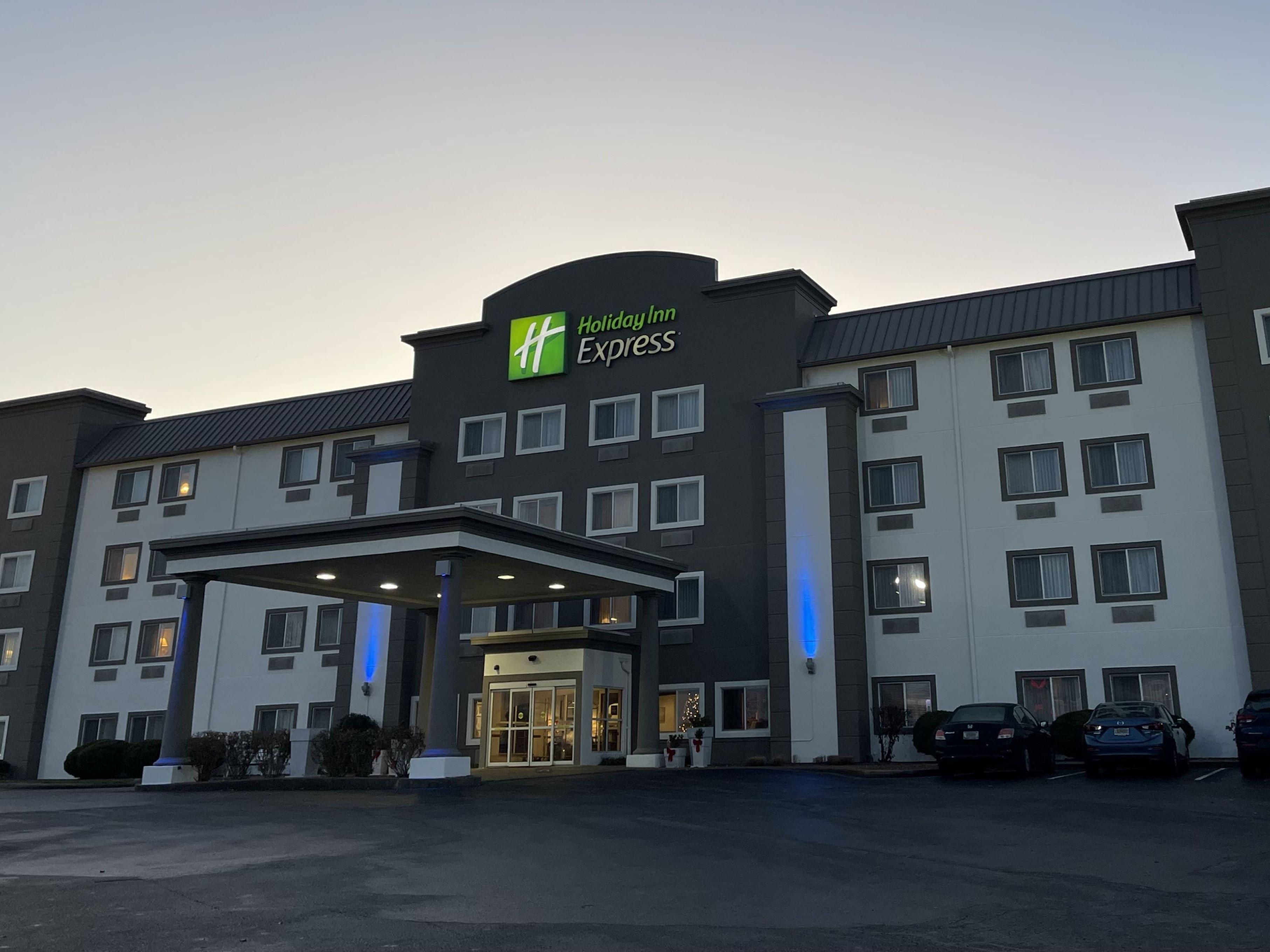 Hotels in Evansville, Indiana \\ Holiday Inn Express Evansville - West