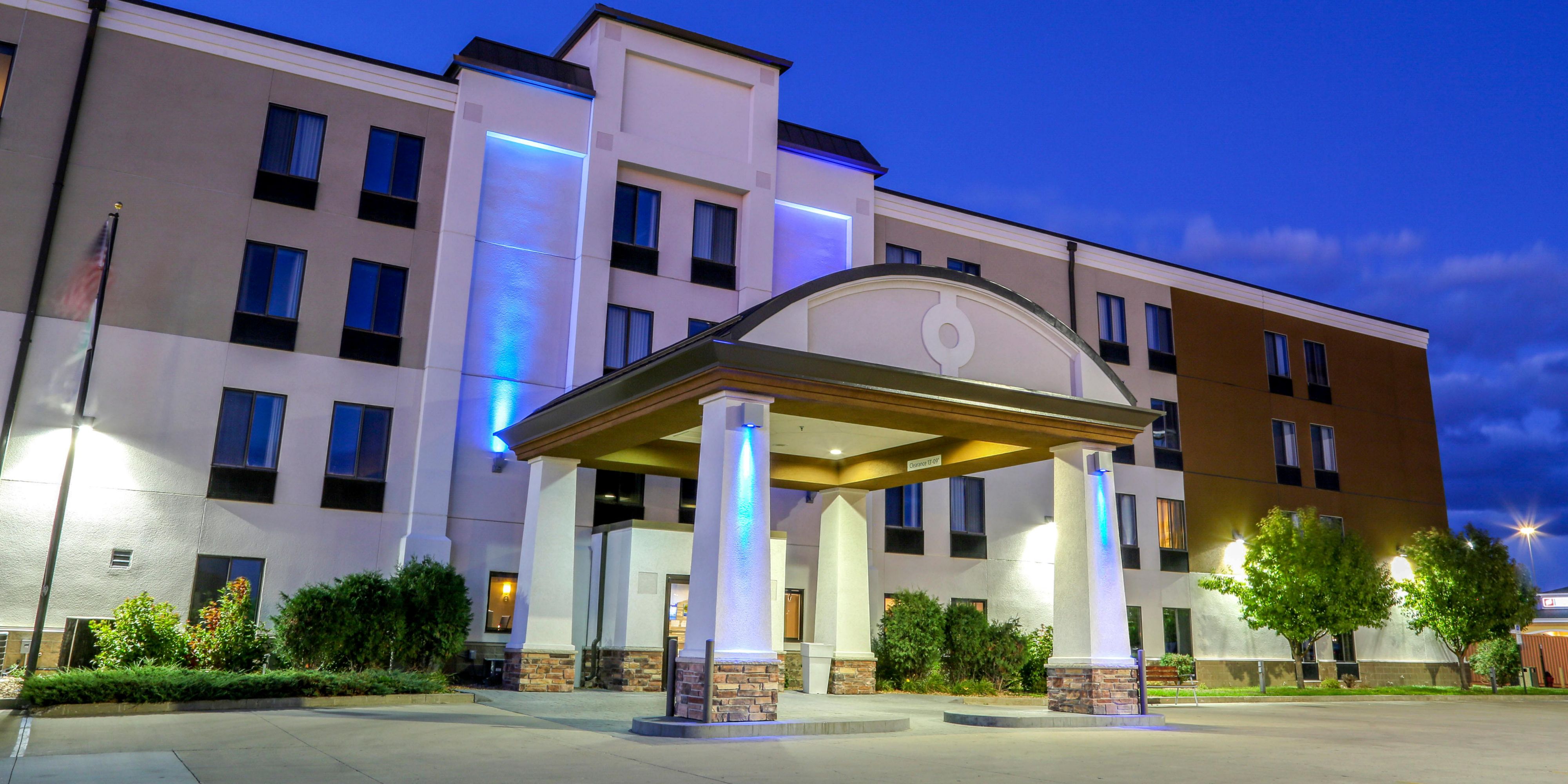 Hotels in Fargo, ND | Holiday Inn Express Fargo-West Acres