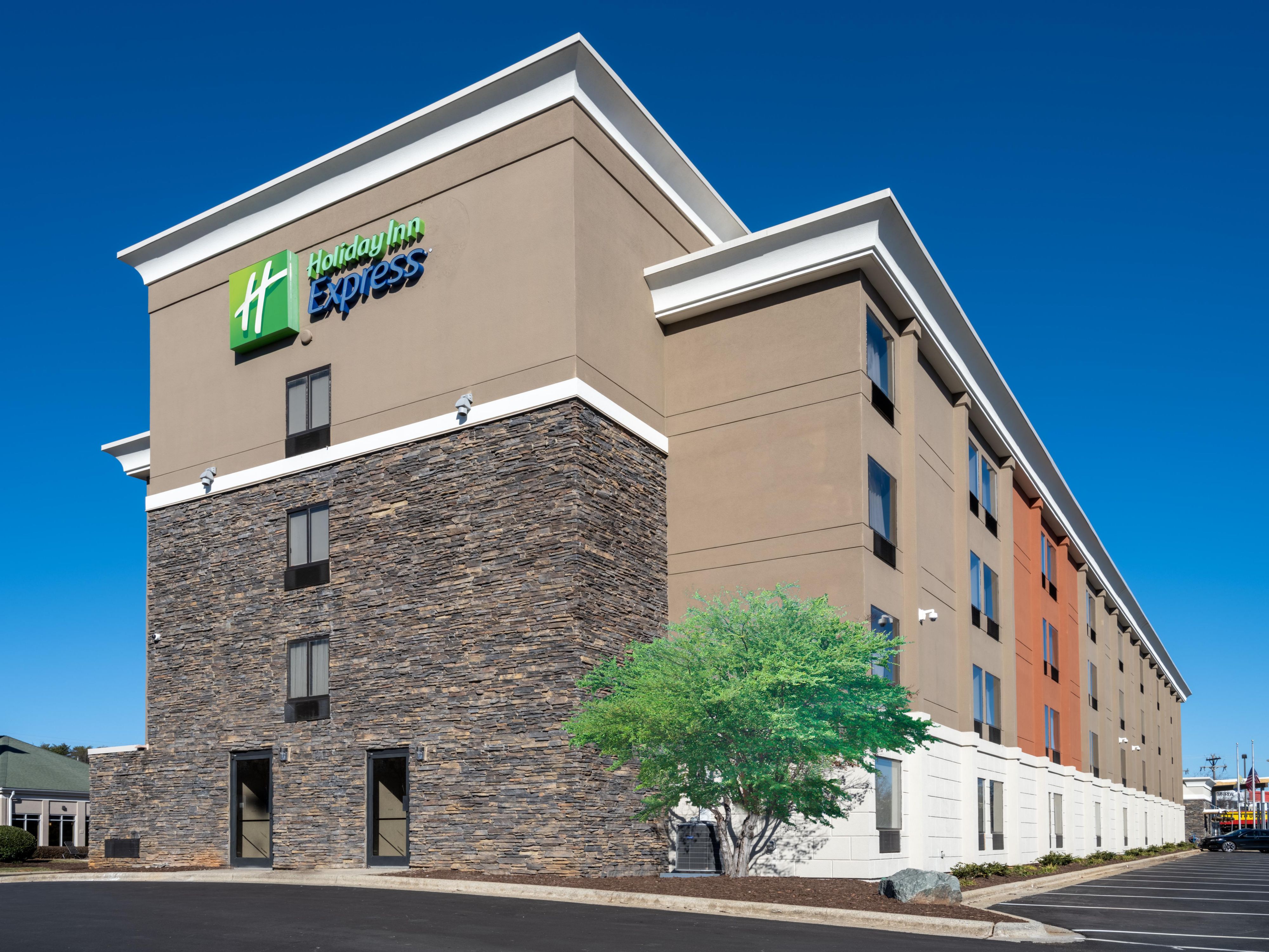 Holiday Inn Express Greensboro-(I-40 @ Wendover) Guest Rooms