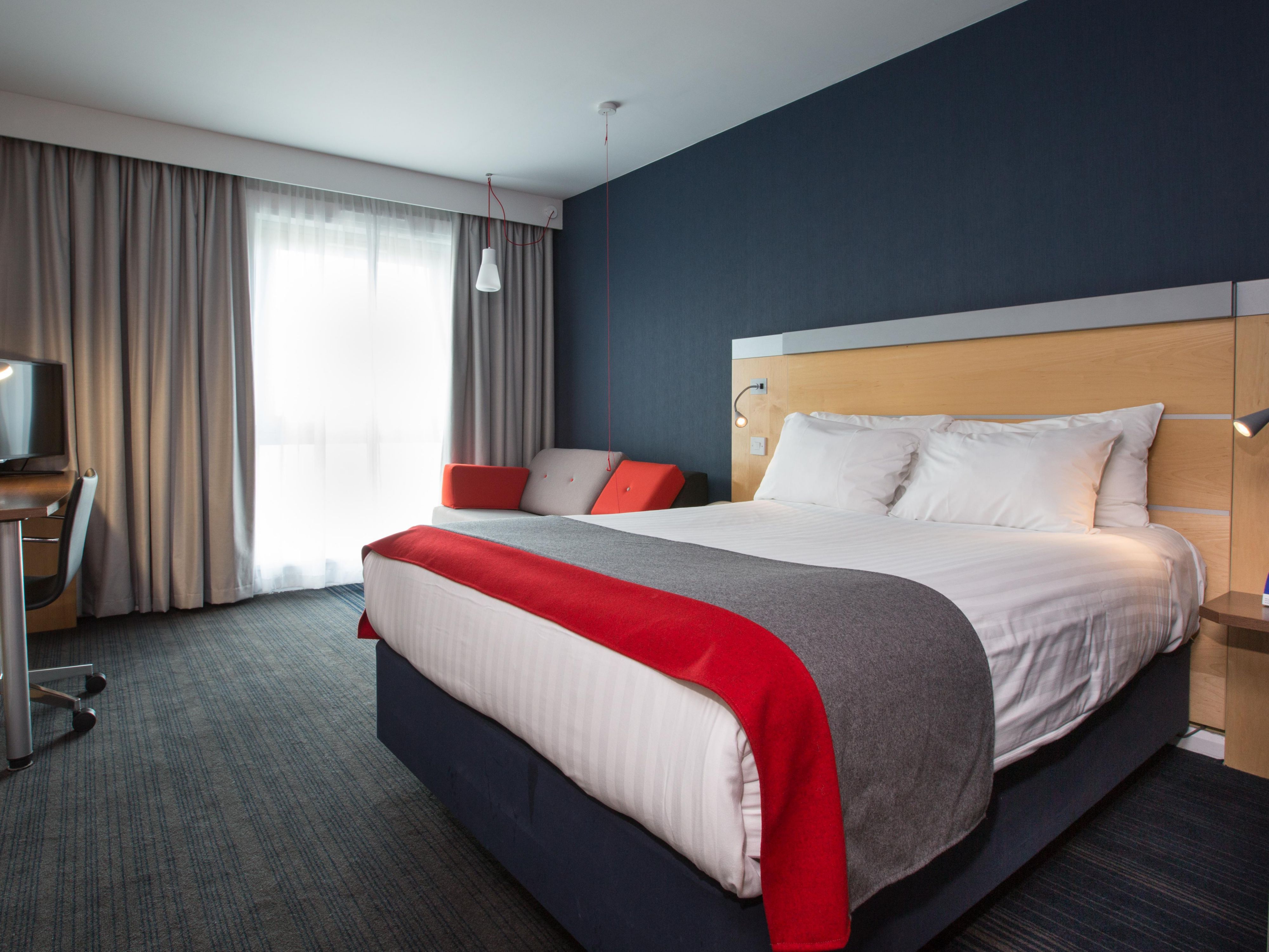 Hotels Near Celtic Park: Holiday Inn Express Hamilton