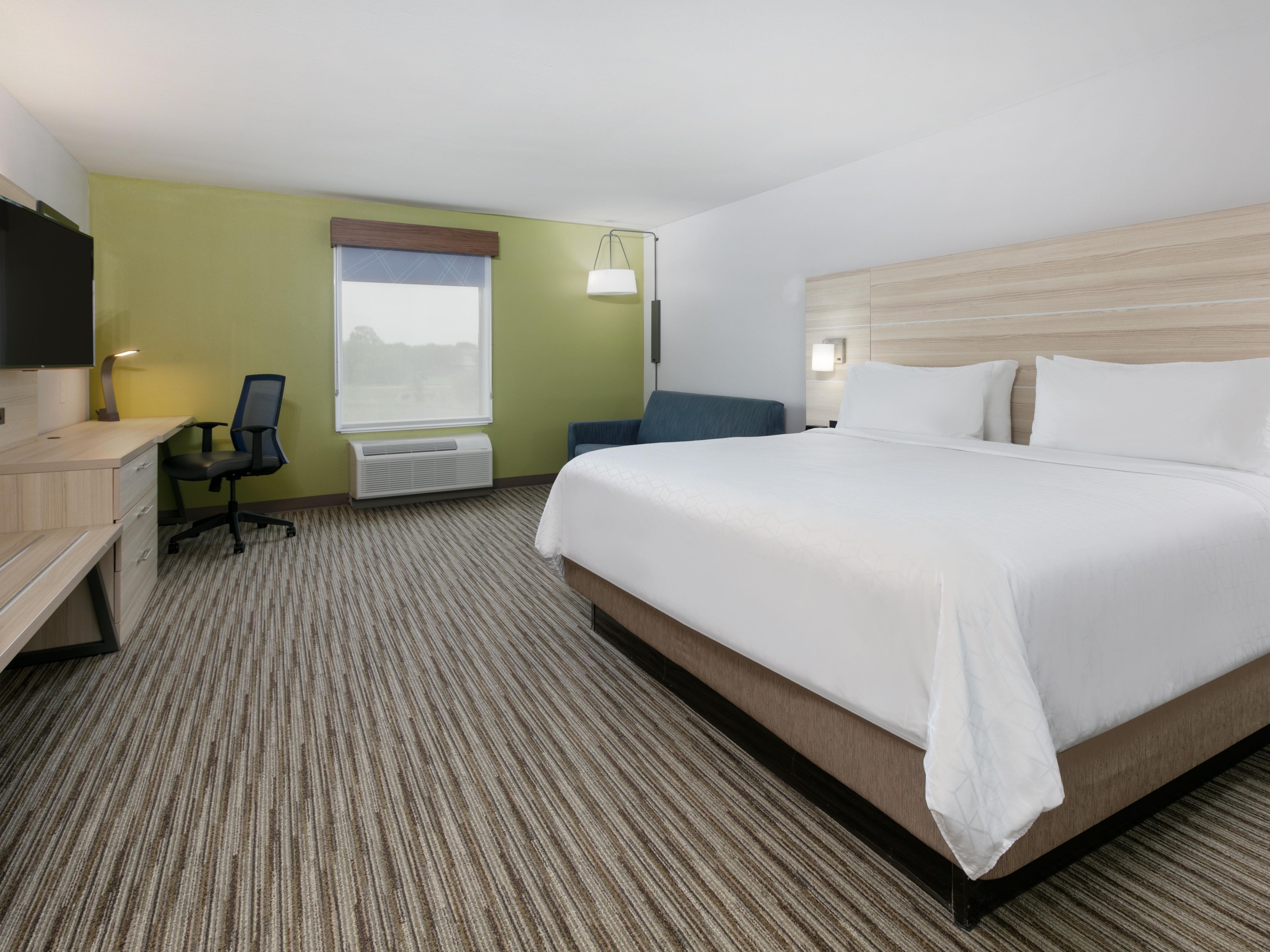 Holiday Inn Express Hillsboro I-35 Guest Room & Suite Options