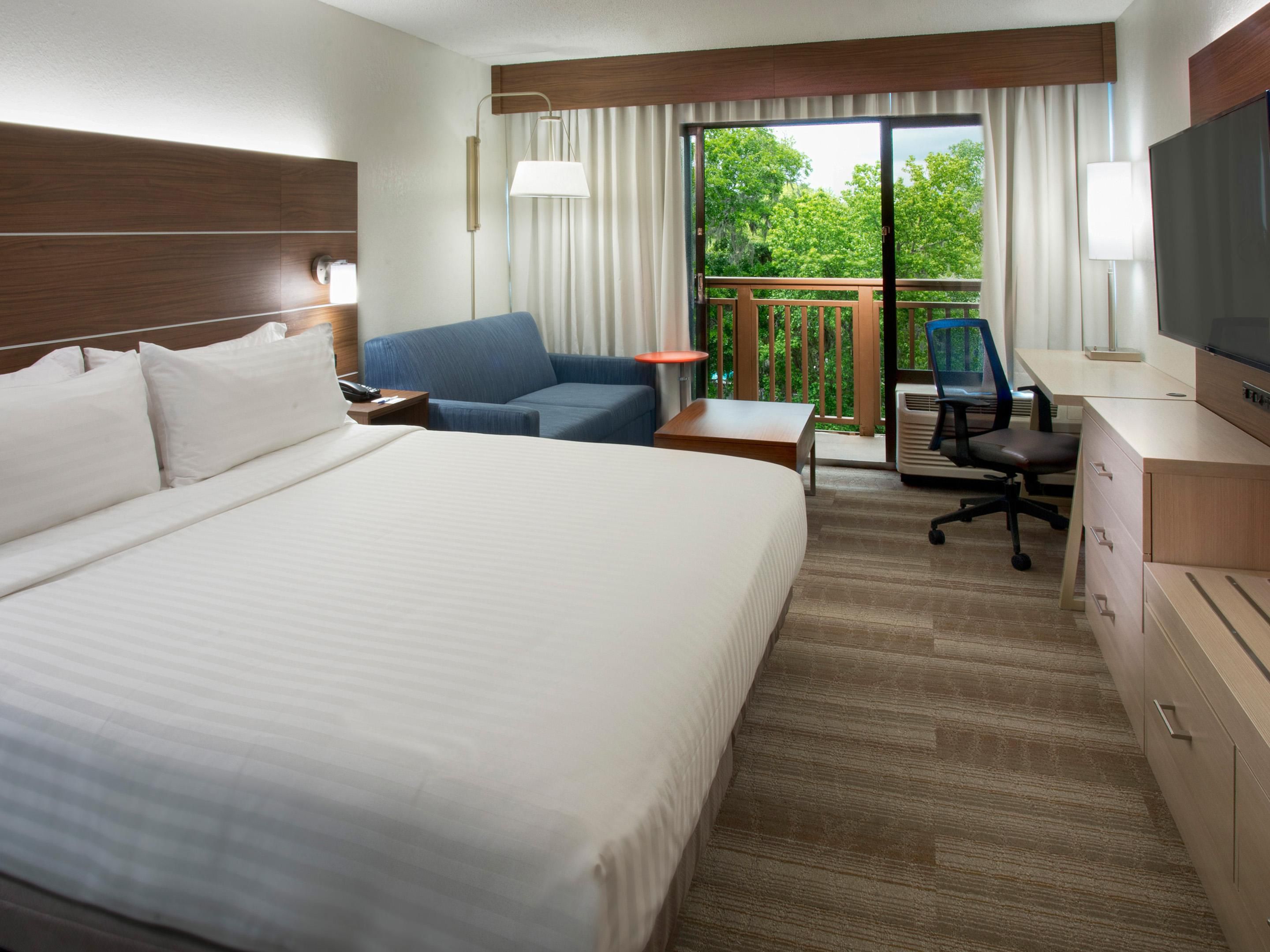 Pet-Friendly Hotels in Hilton Head, SC | Holiday Inn Express Hilton ...