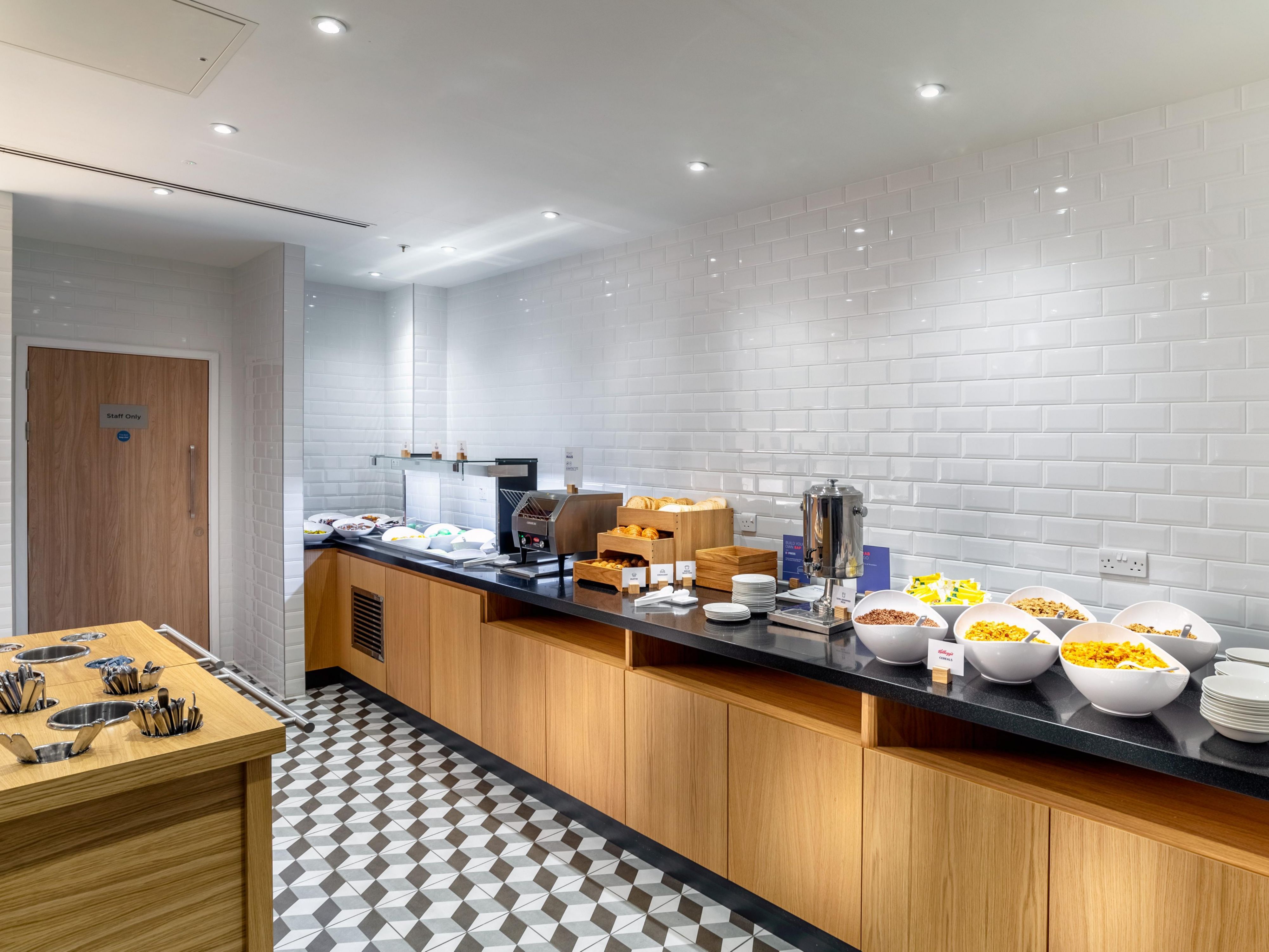 Heathrow Airport Terminal 4 Hotel | Holiday Inn Express London Heathrow T4