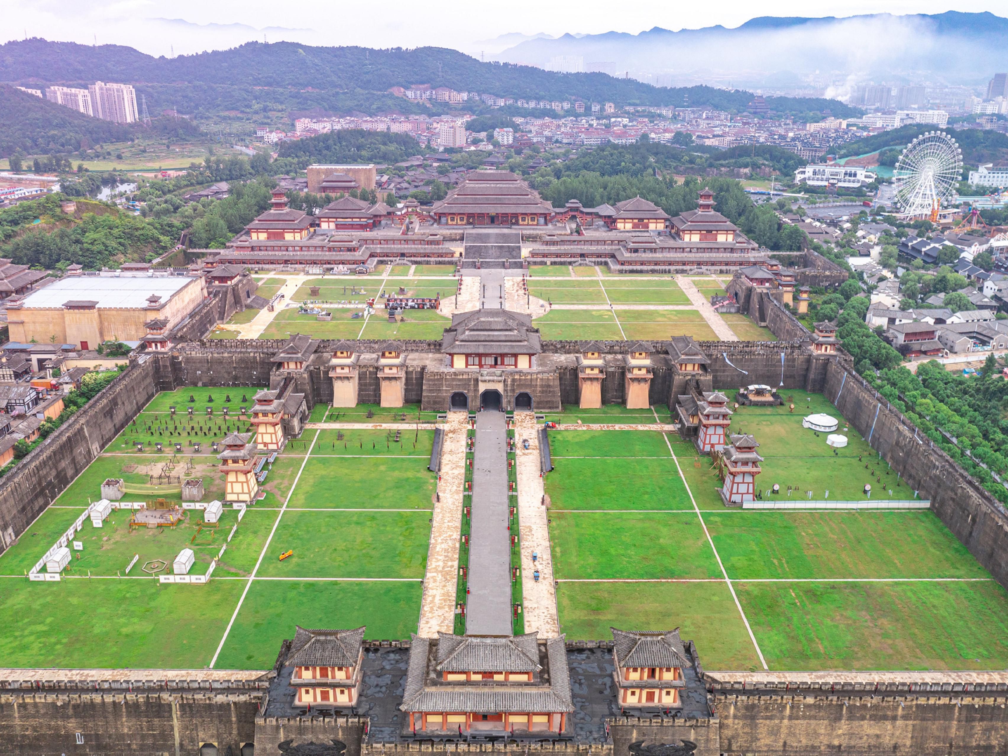 Located in Dongyang hengdian town /Holiday Inn Express Dongyang Hengdian