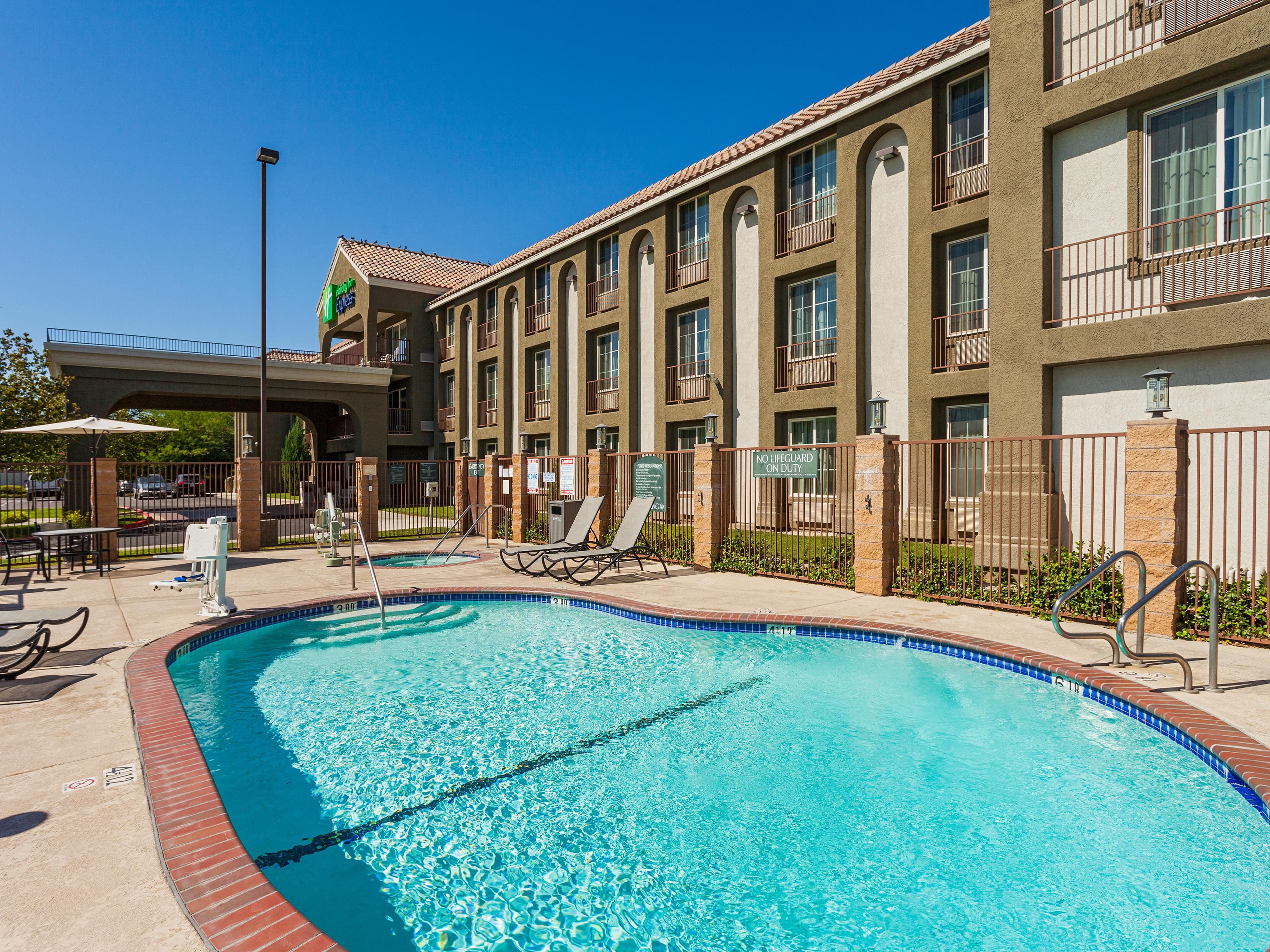 Holiday Inn Express Lancaster Guest Room Suite Options