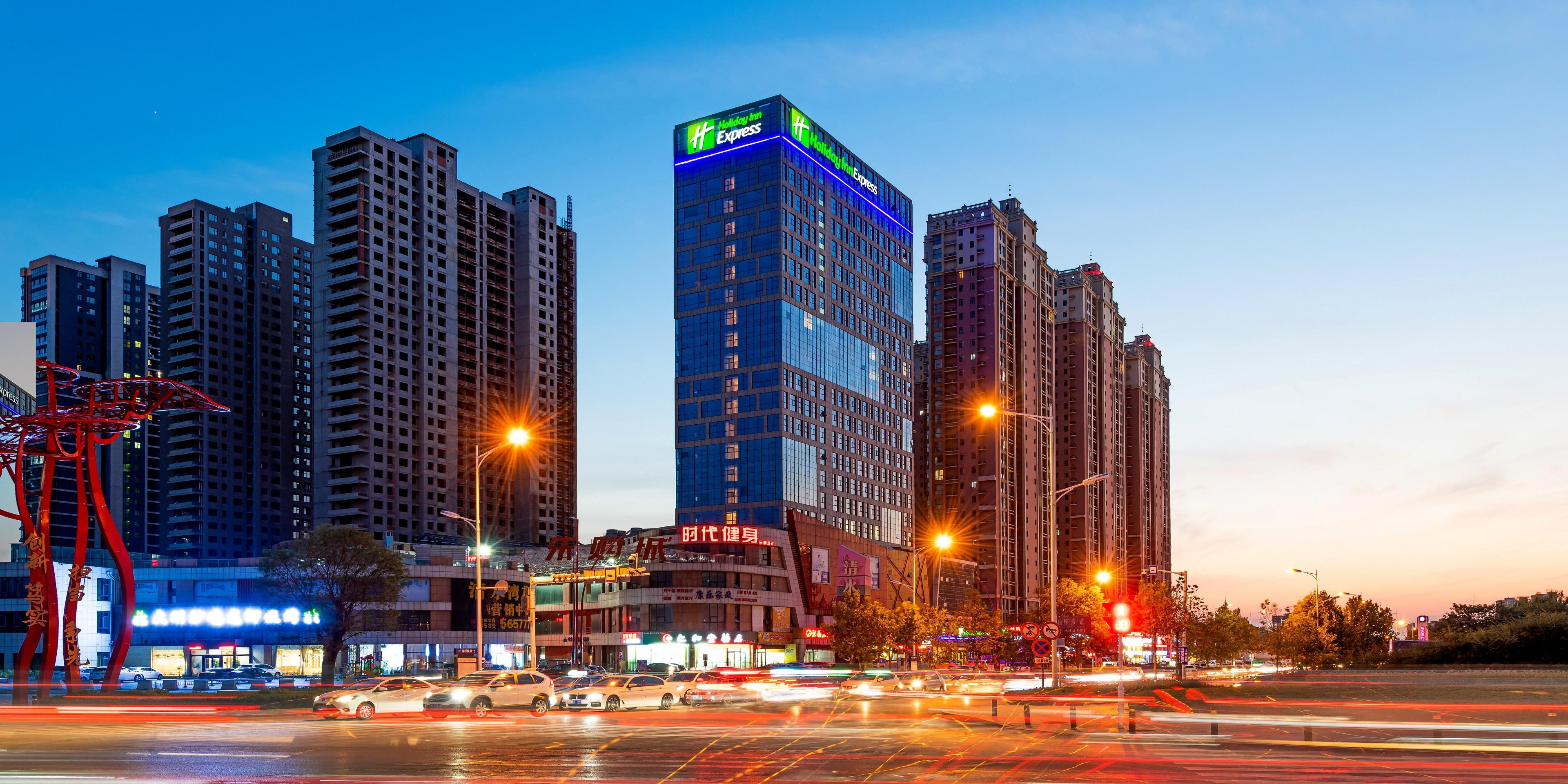 Holiday Inn Express Linyi Riverside Map & Driving Directions | Parking ...