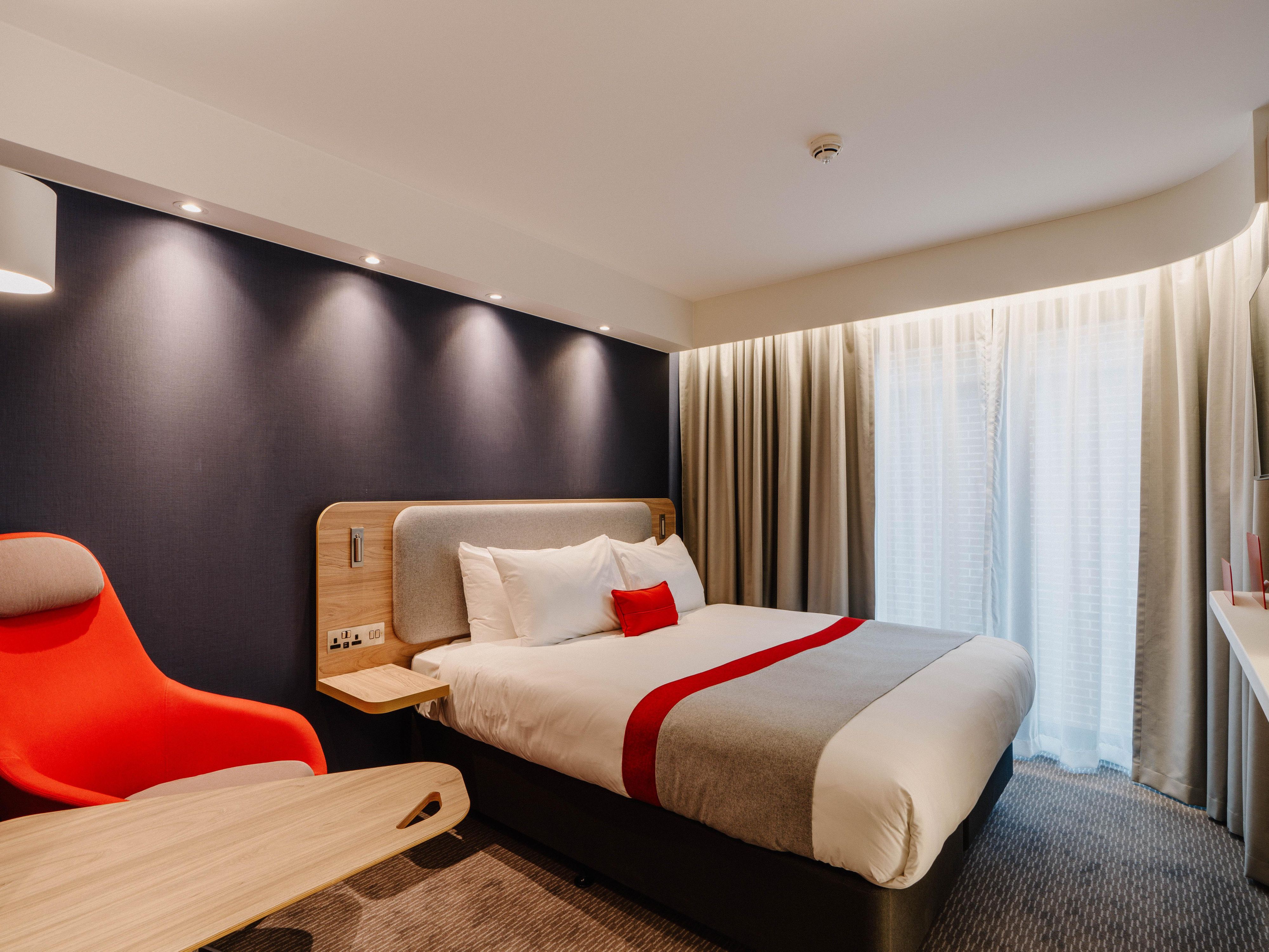 Holiday Inn Express Liverpool - Central Amenities & Services