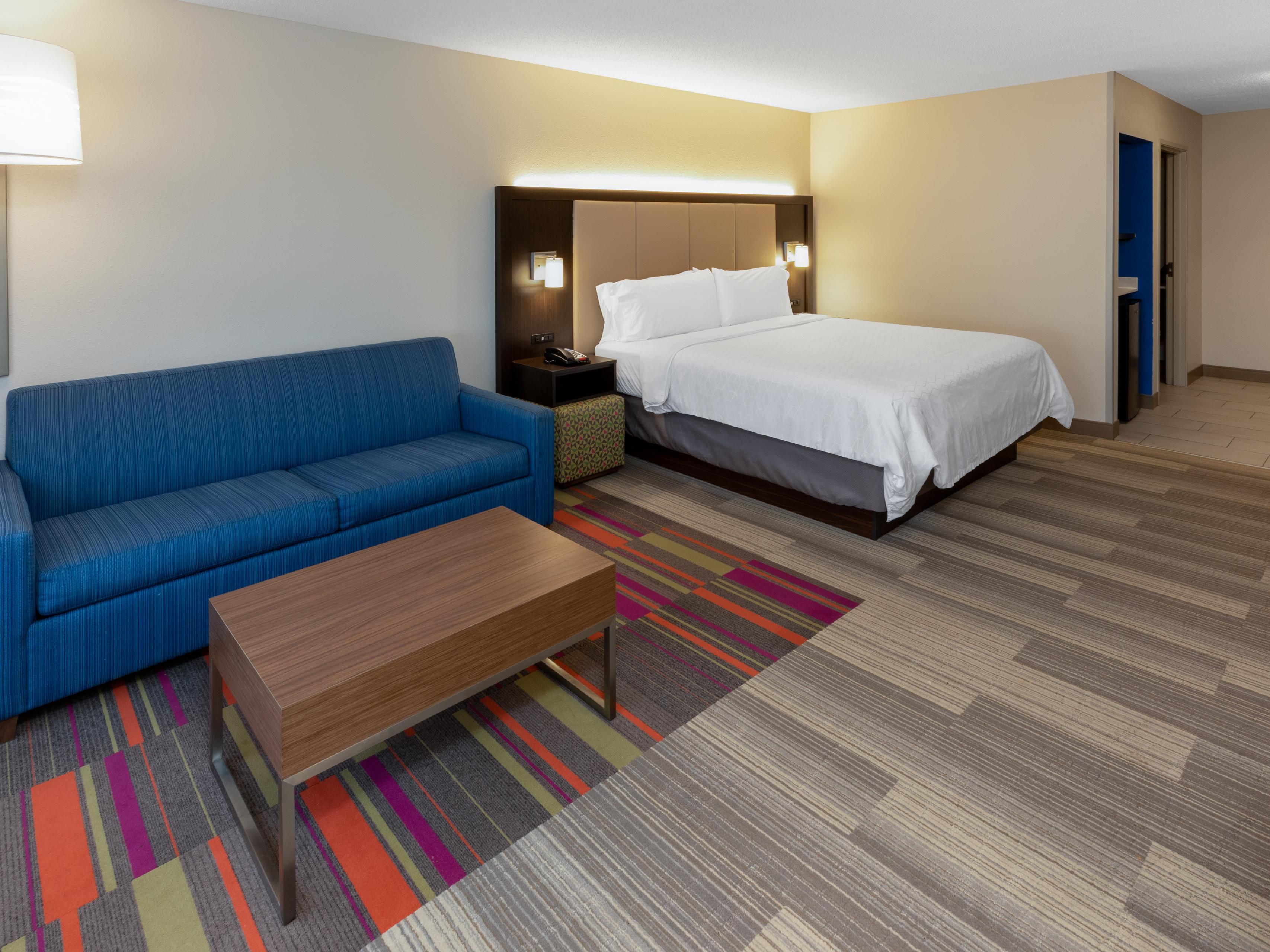 Holiday Inn Express Minden Guest Room & Suite Options