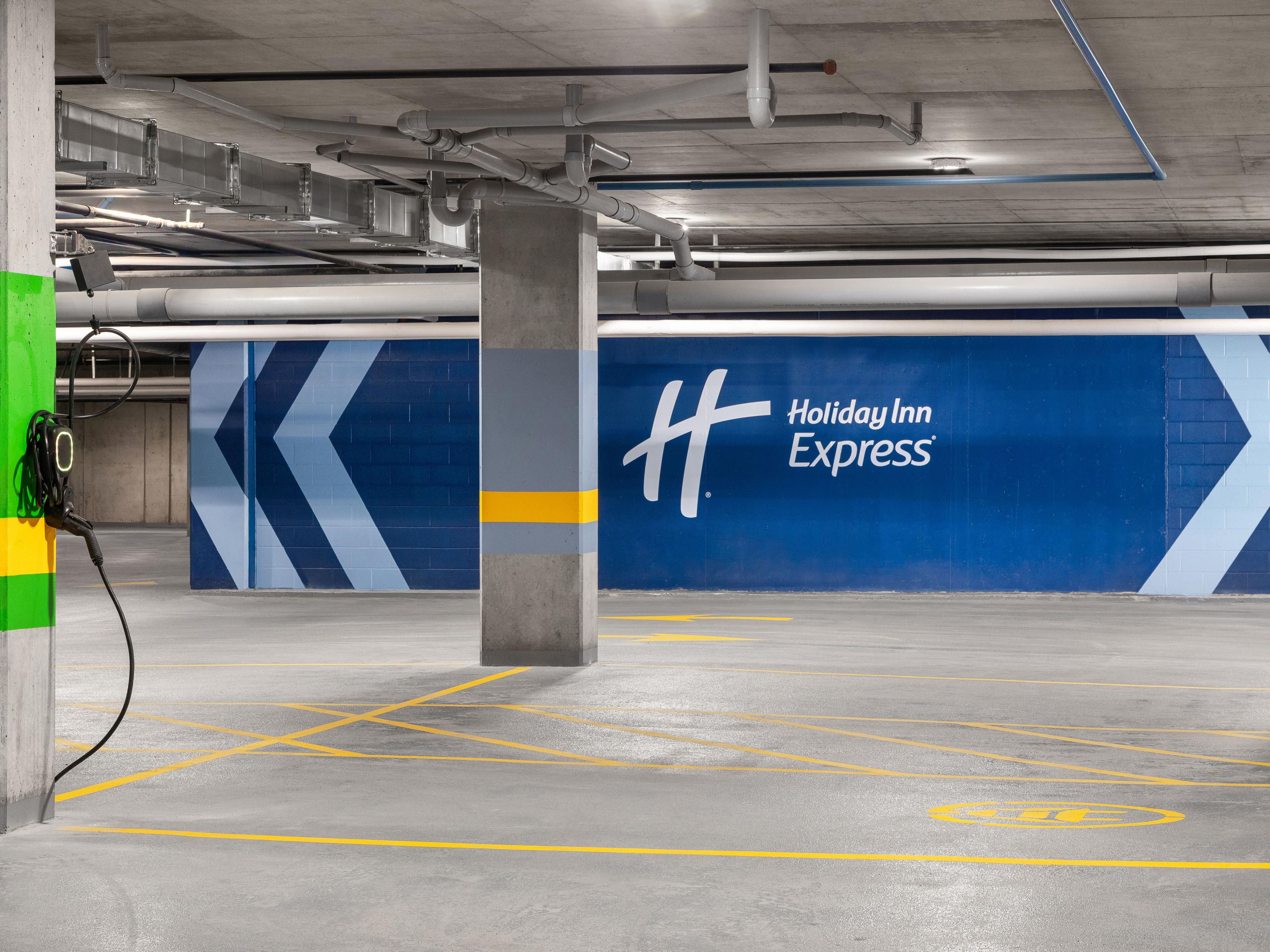 Montreal Hotels with Pool | Holiday Inn Express Airport Montréal - St ...