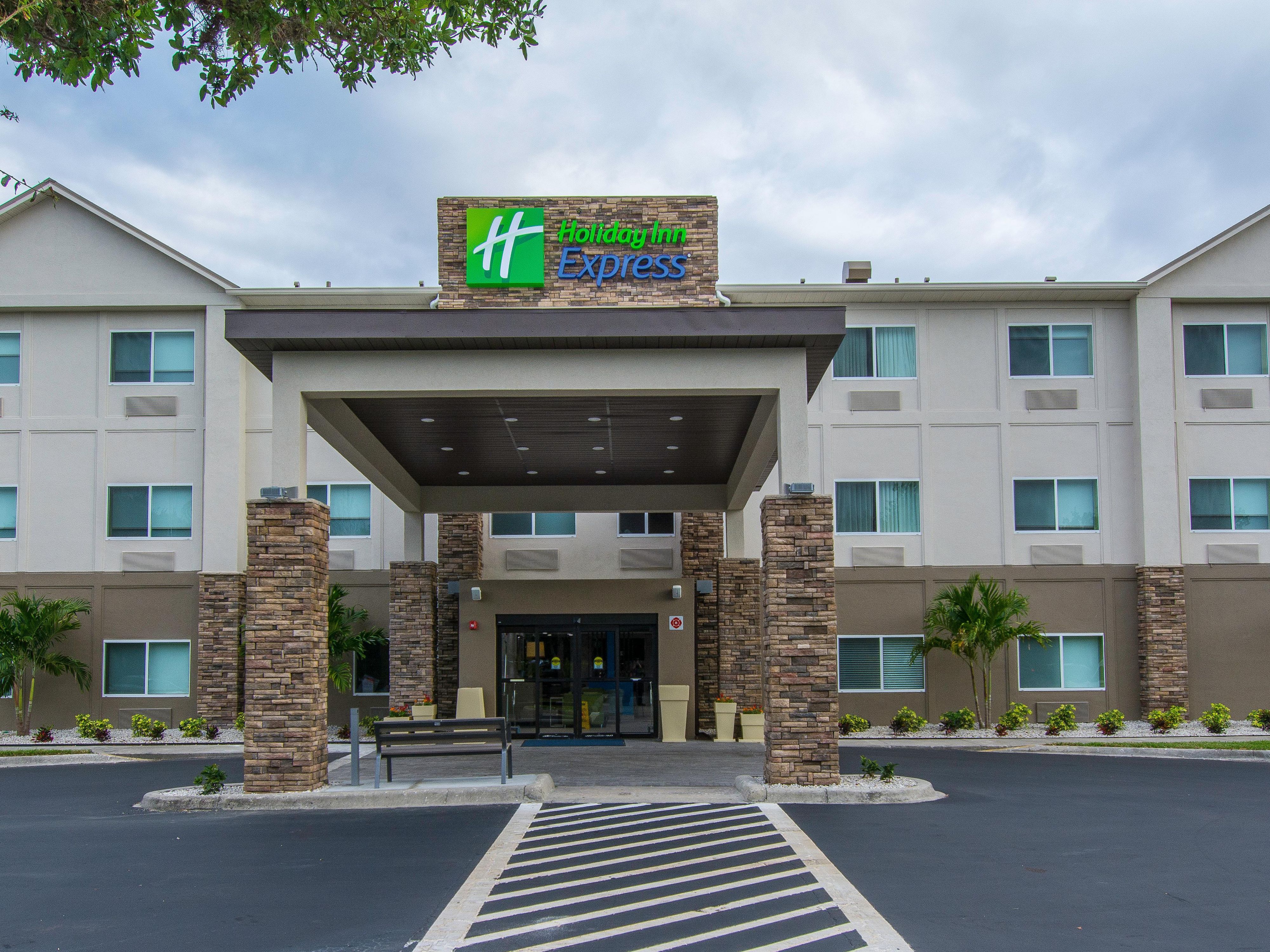 Holiday Inn Express Naples South - Alligator Alley Hotel by IHG