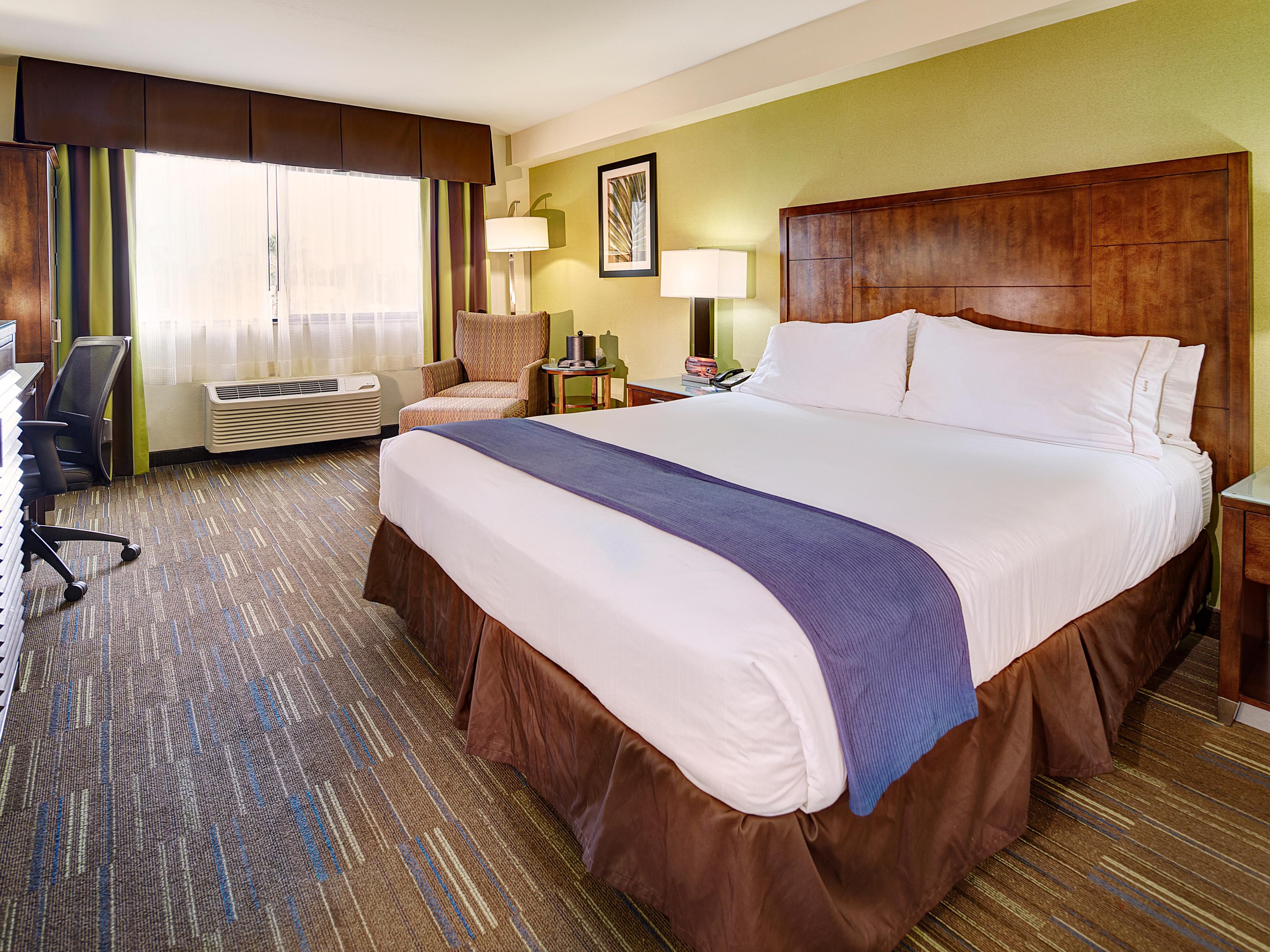Holiday Inn Express San Diego South-National City Guest Room & Suite ...