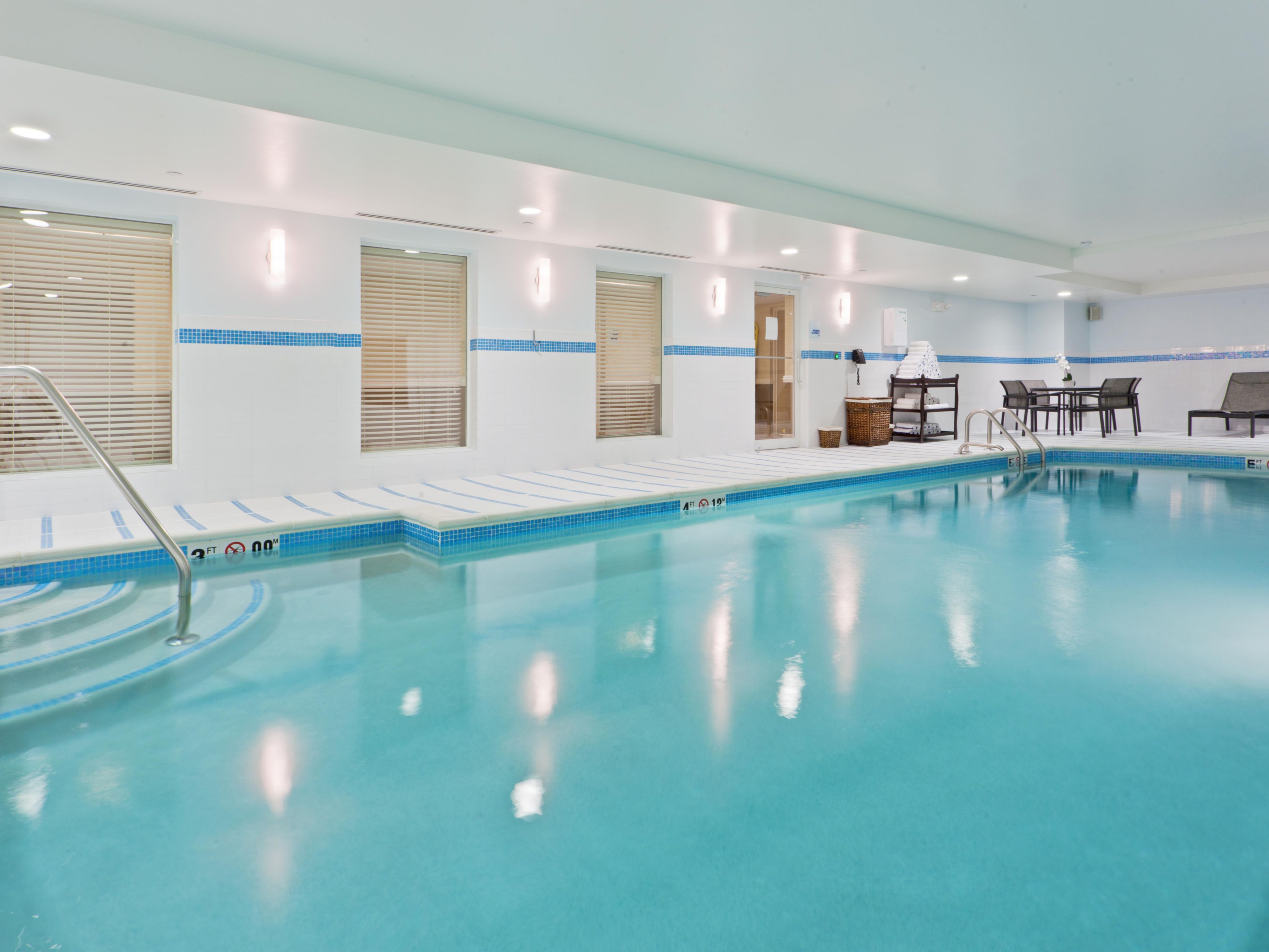 Hotel in Neptune, NJ with Indoor Pools | Holiday Inn Express Neptune