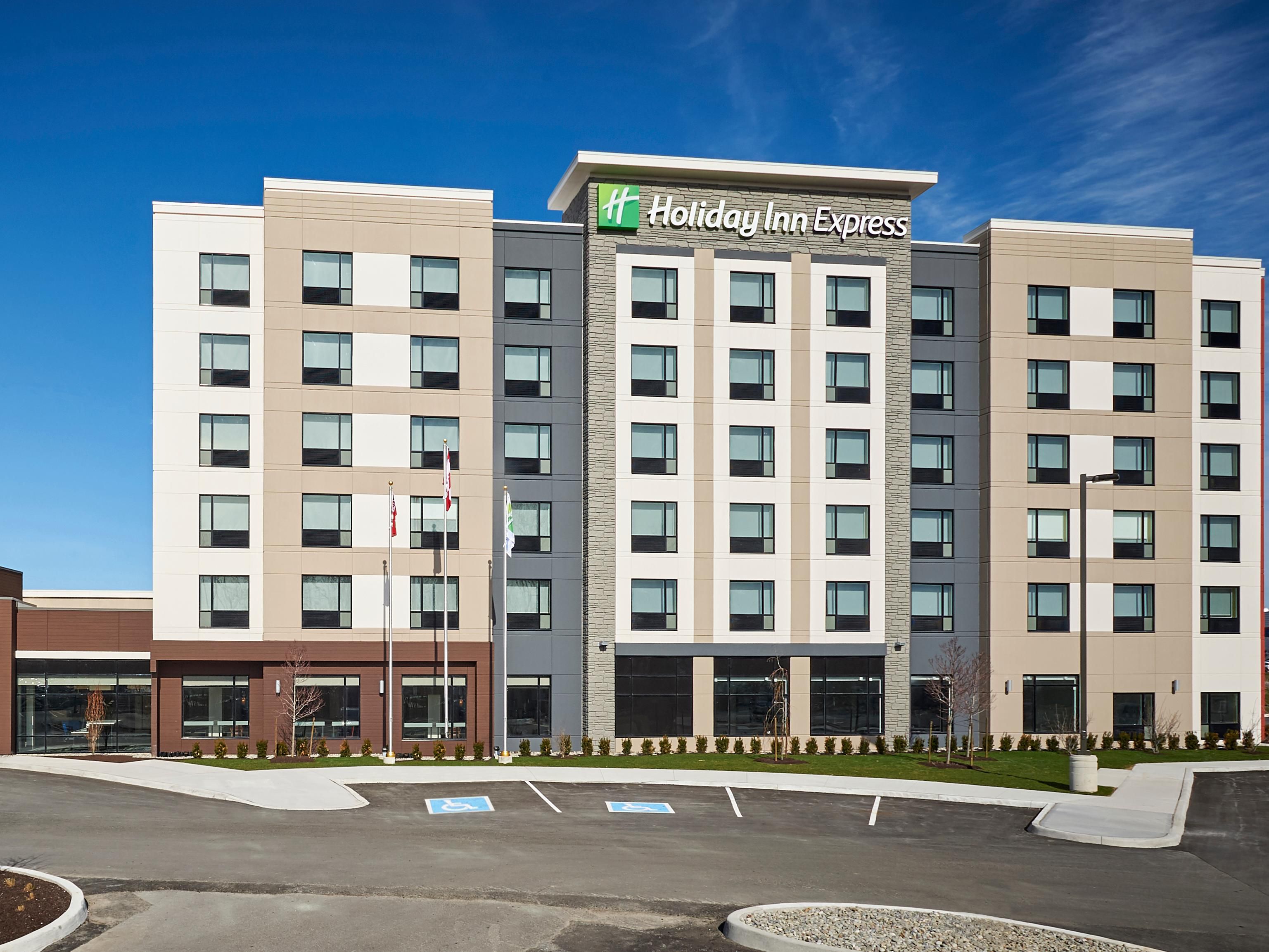 Holiday Inn Express Niagara-On-The-Lake Amenities & Services