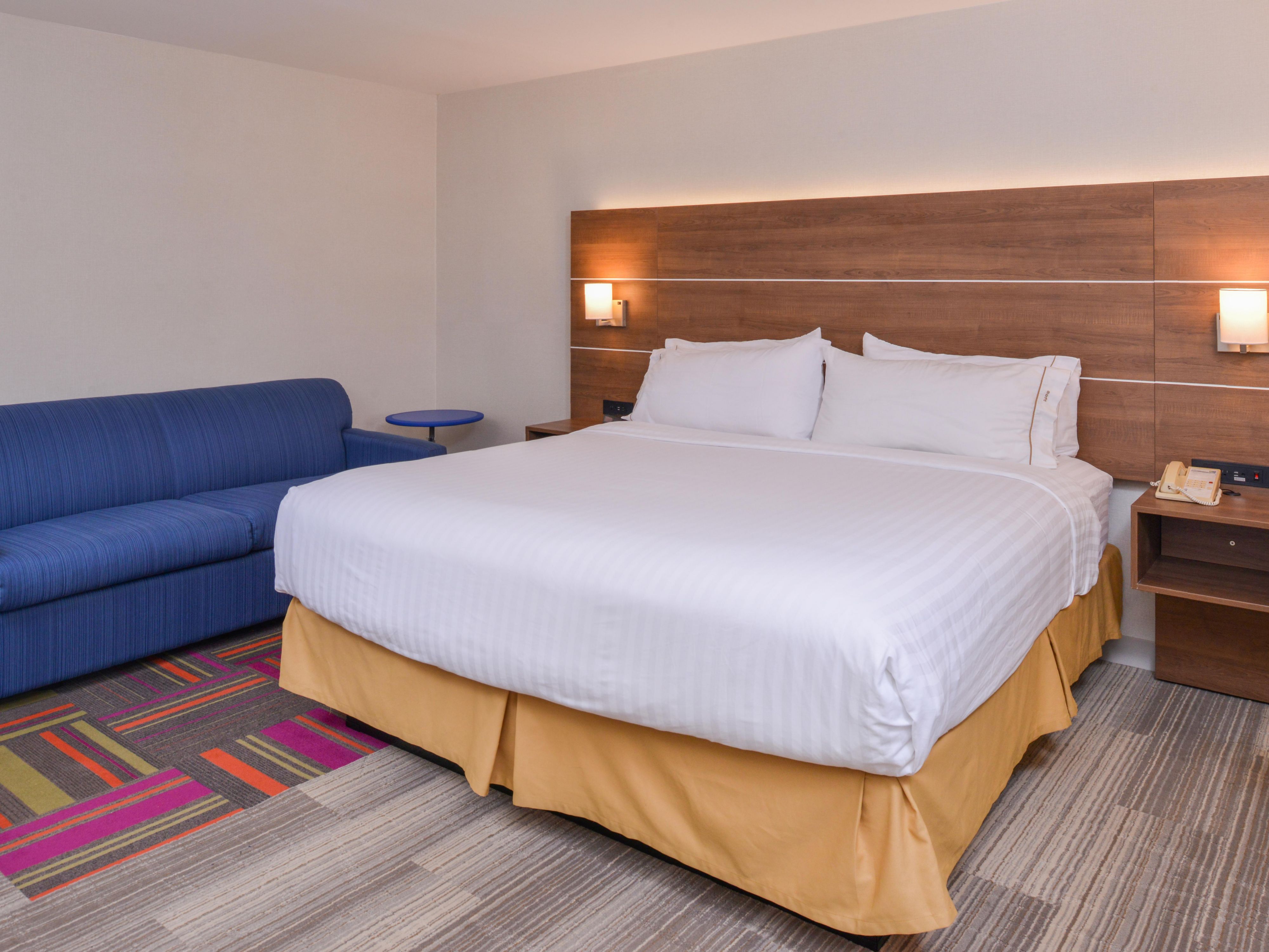 Holiday Inn Express Palm Desert Guest Room & Suite Options