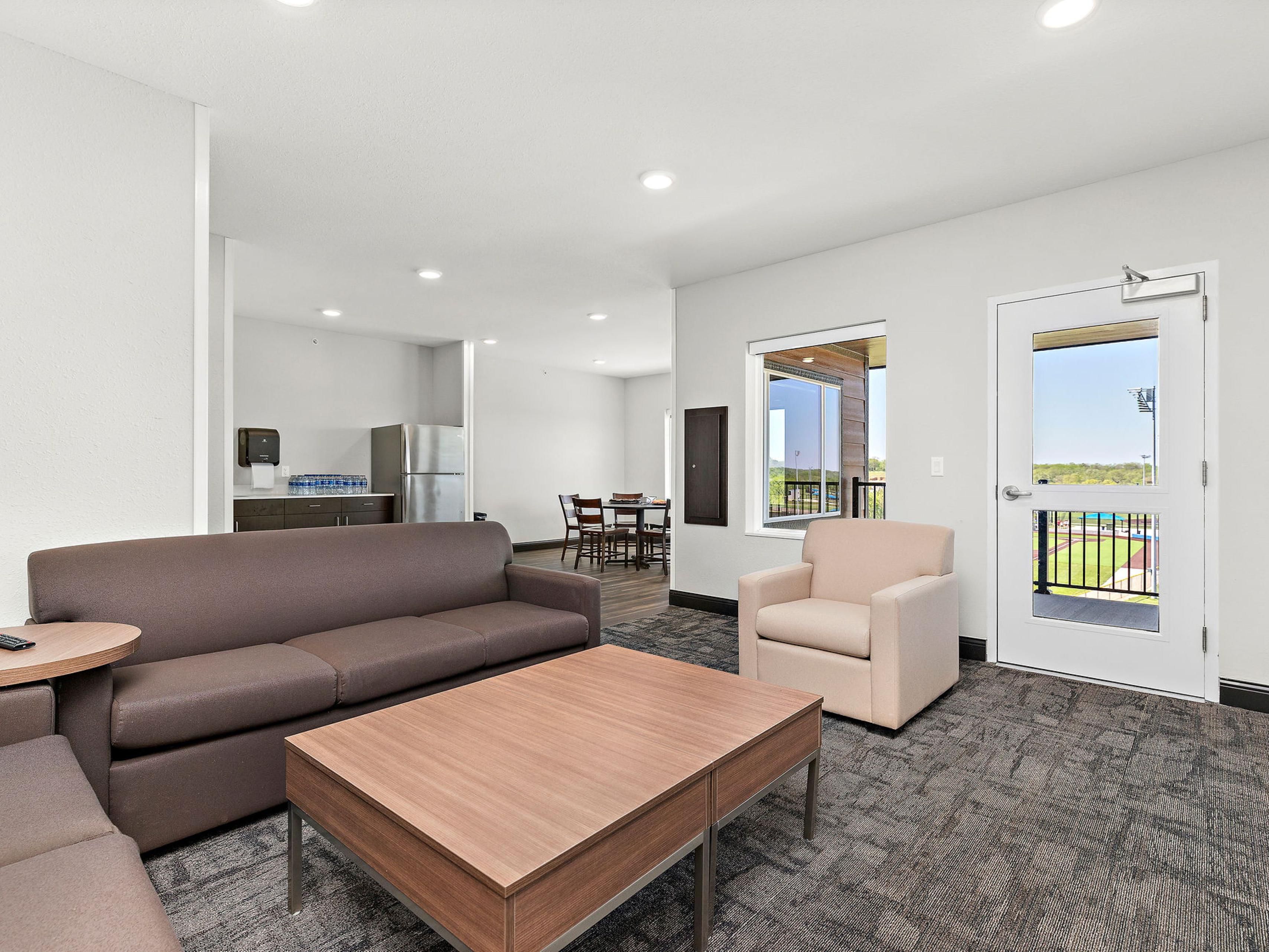 Hotel Near Kansas City Airport | Holiday Inn Express Kansas City North ...