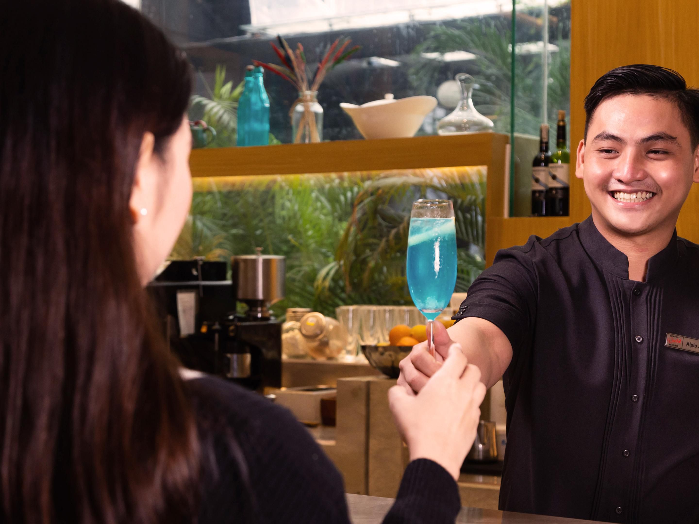 Stay in Comfort at Holiday Inn Express Manila Newport, Pasay City.