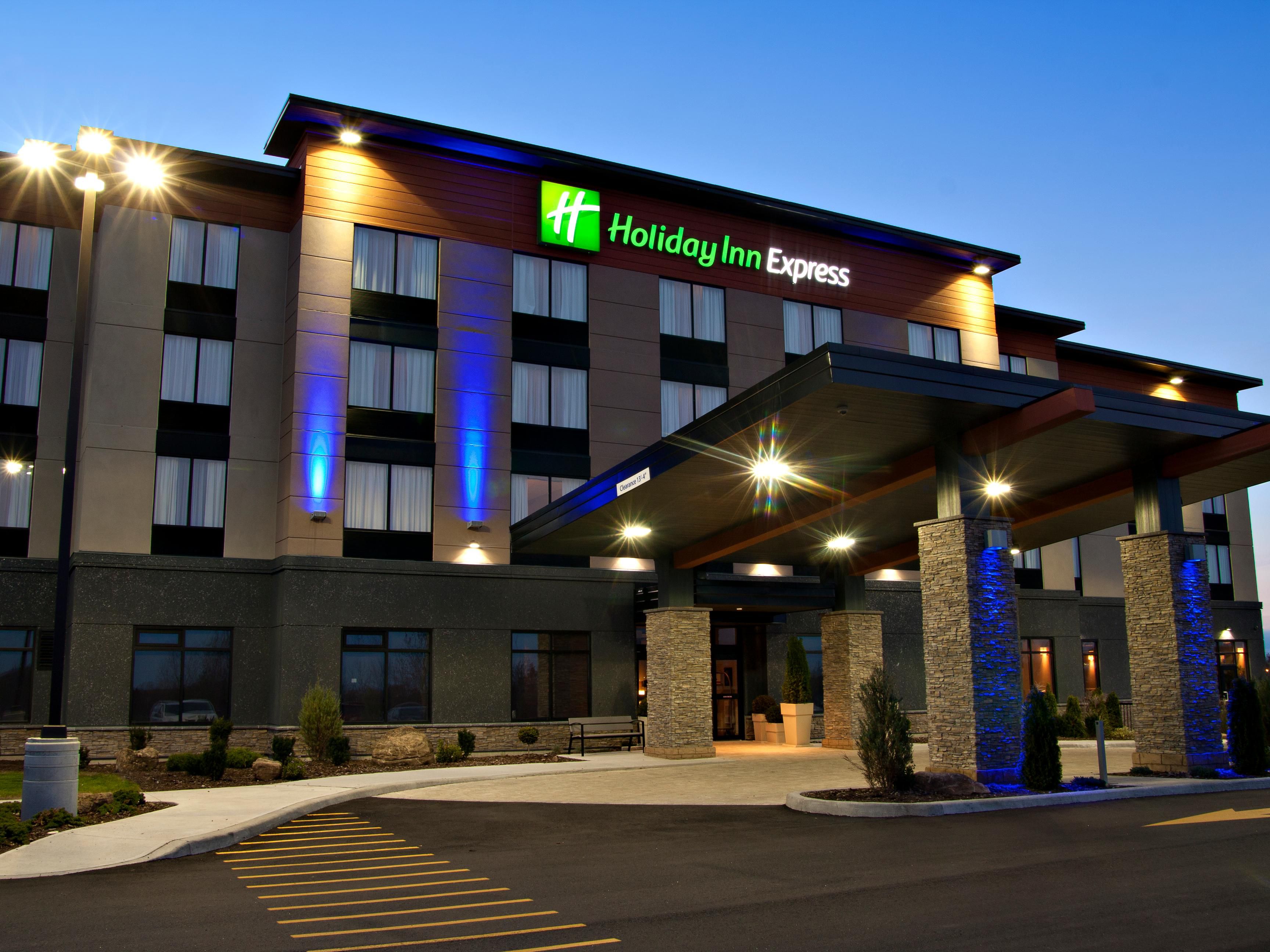 Holiday Inn Express Pembroke - Pembroke,